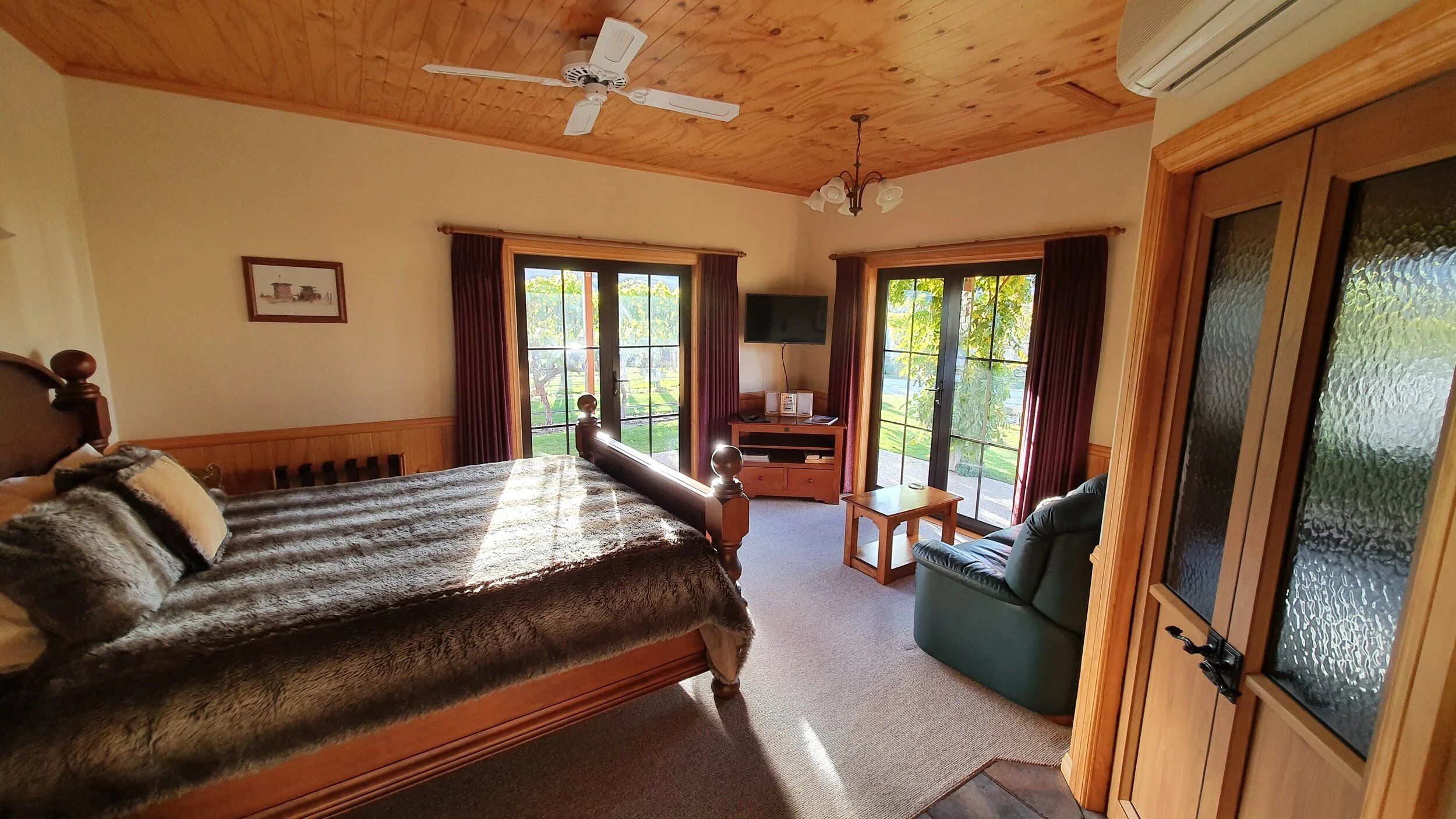 Vineyard Rooms — River Rock Estate
