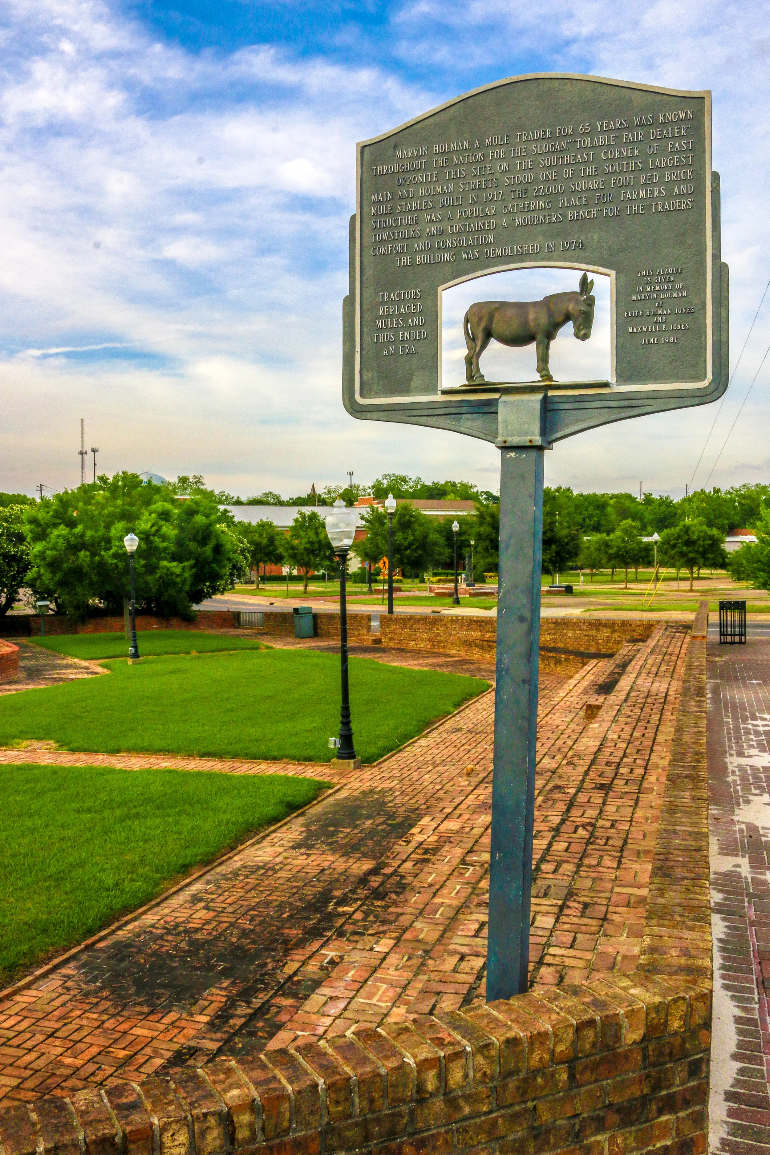 Snapshots: Dothan, Alabama - Murals and Magic in the Wiregrass — Miles 2 Go