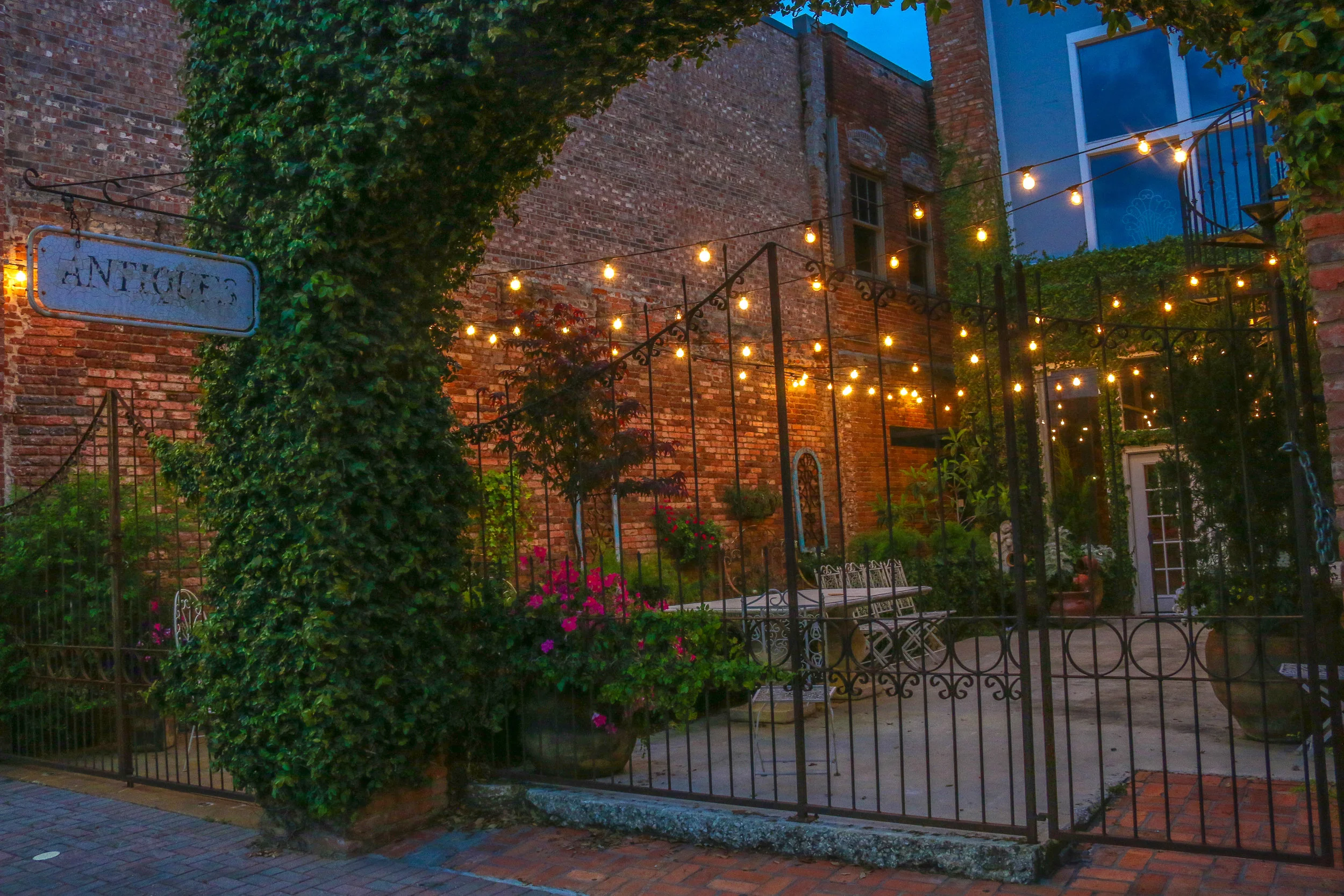 Snapshots: Dothan, Alabama - Murals and Magic in the Wiregrass — Miles 2 Go