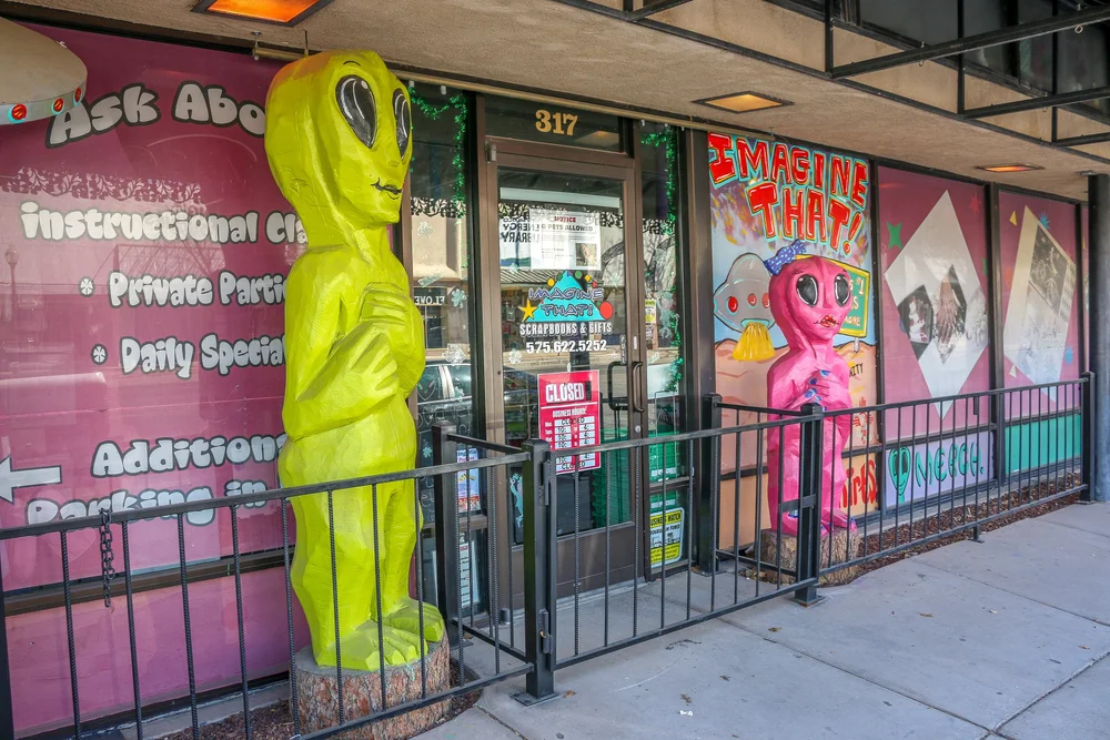 Snapshots: Roswell - Alien City — Miles 2 Go