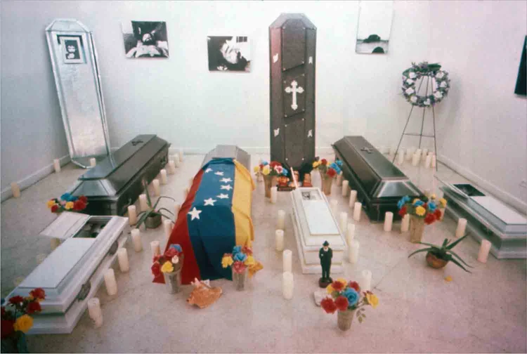 Happenings — ROLANDO PEÑA