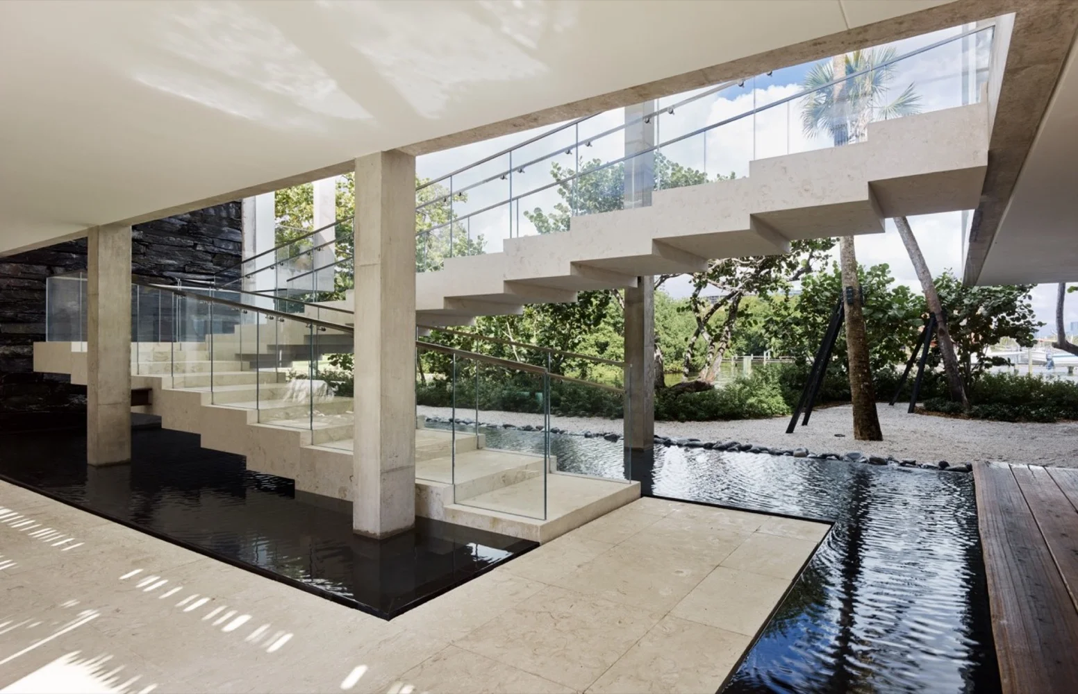 Beach Pretty House Tours-Glass Mansion on Biscayne Bay in Miami