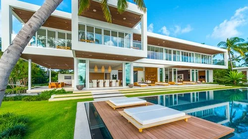 Glamorous Oceanfront Beach House in Miami