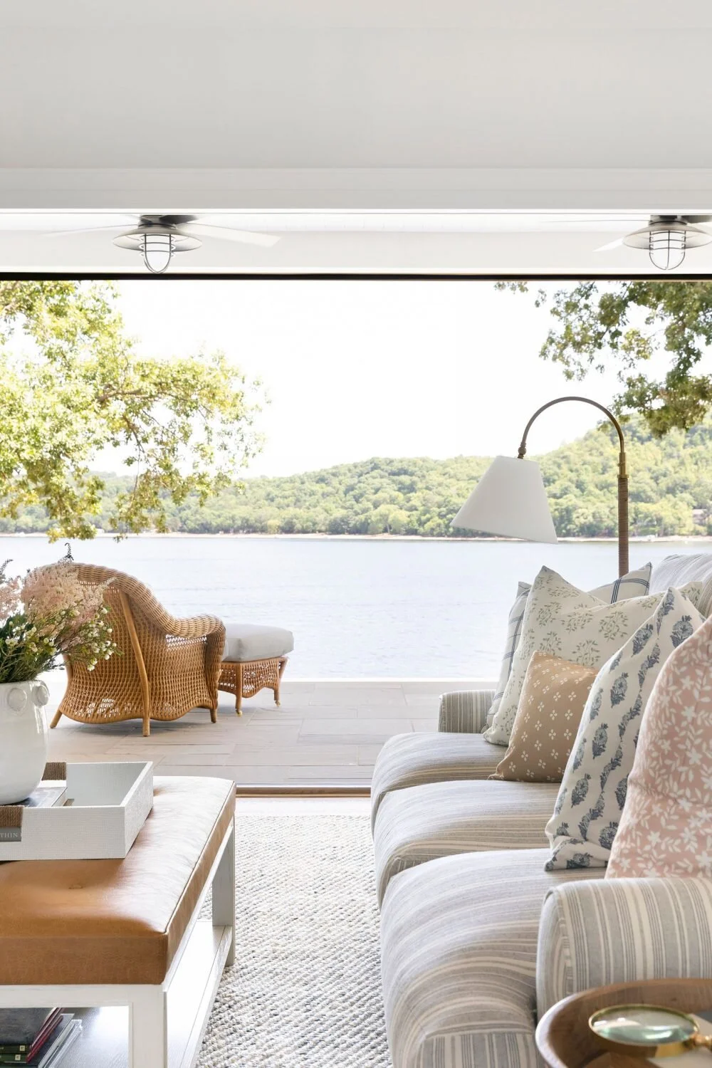 House Tour-A Calm and Beautiful Lakeside Home