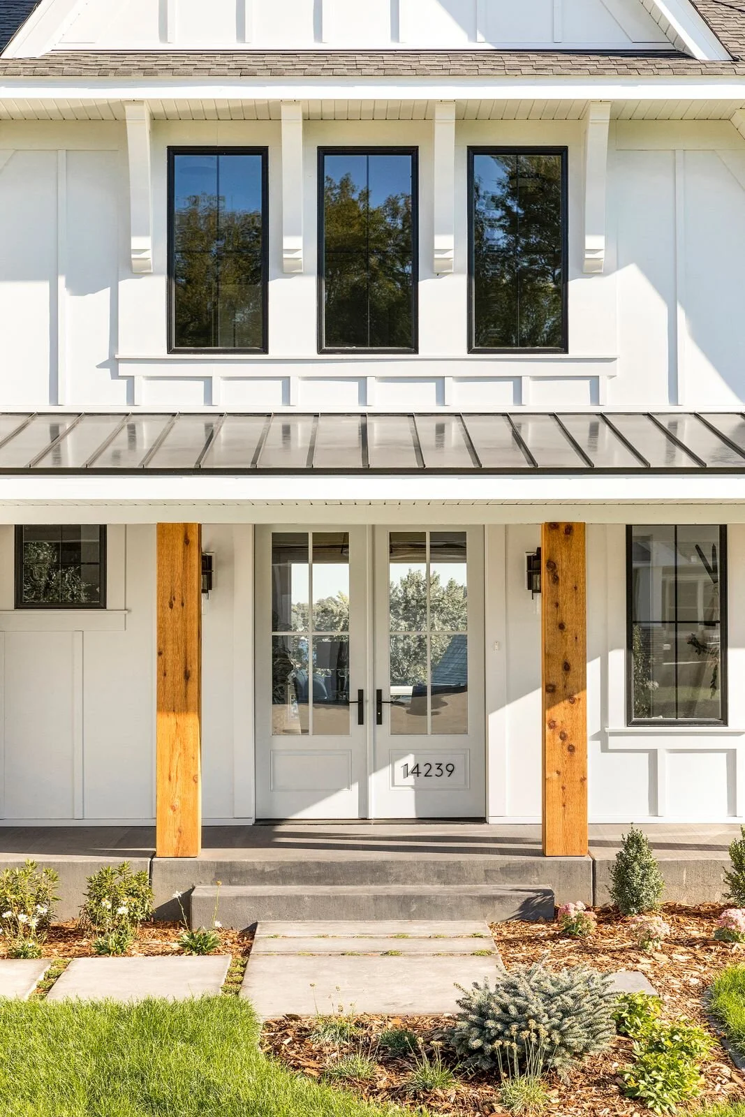 House Tour-Today's Lakeside Farmhouse Crush