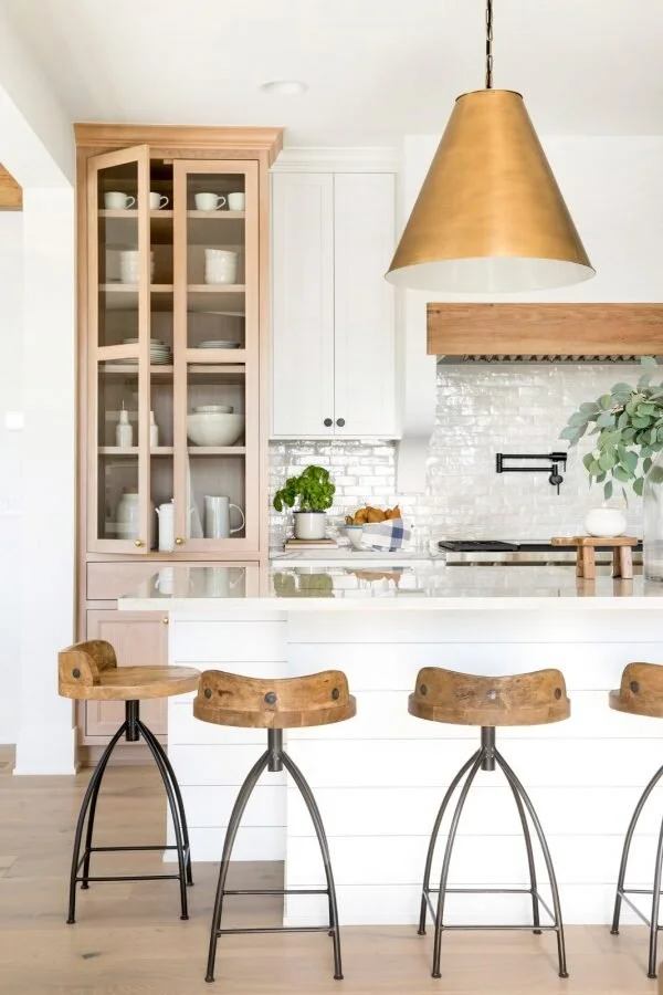 House Tour-Today's Lakeside Farmhouse Crush