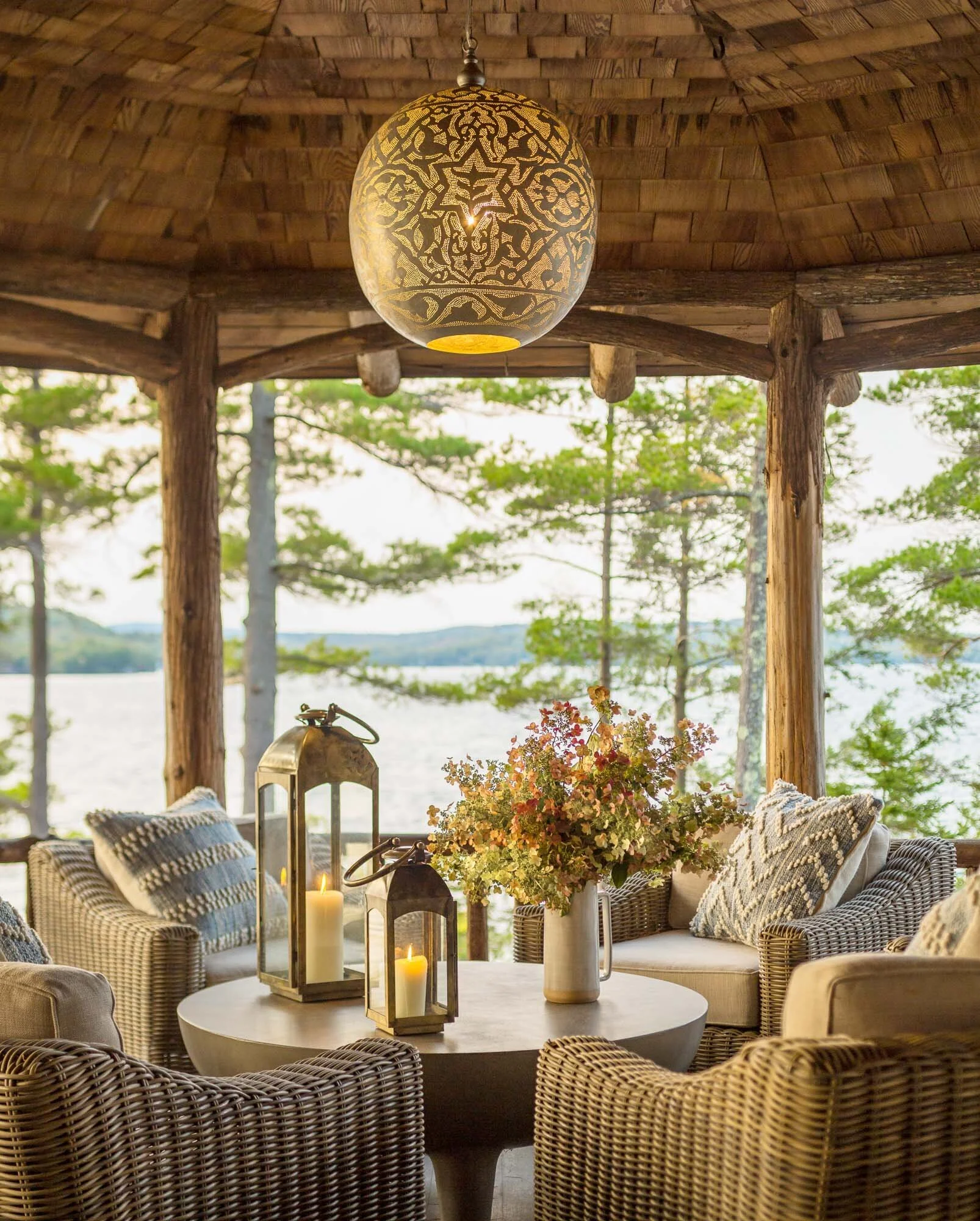 House Tour-So Summer Dreaming Touring This Pretty Lake House