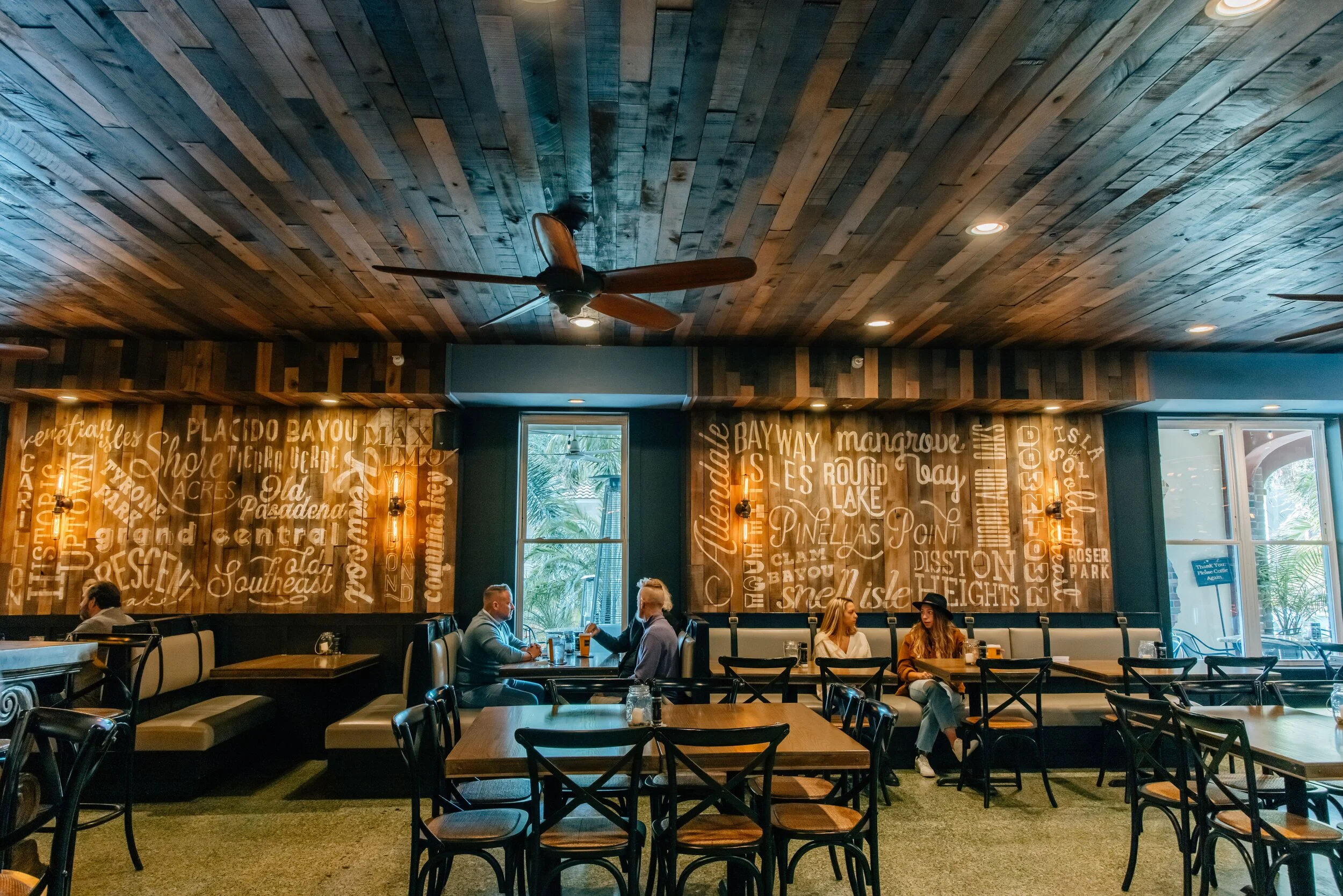 THE TAP ROOM Hollander Hotel