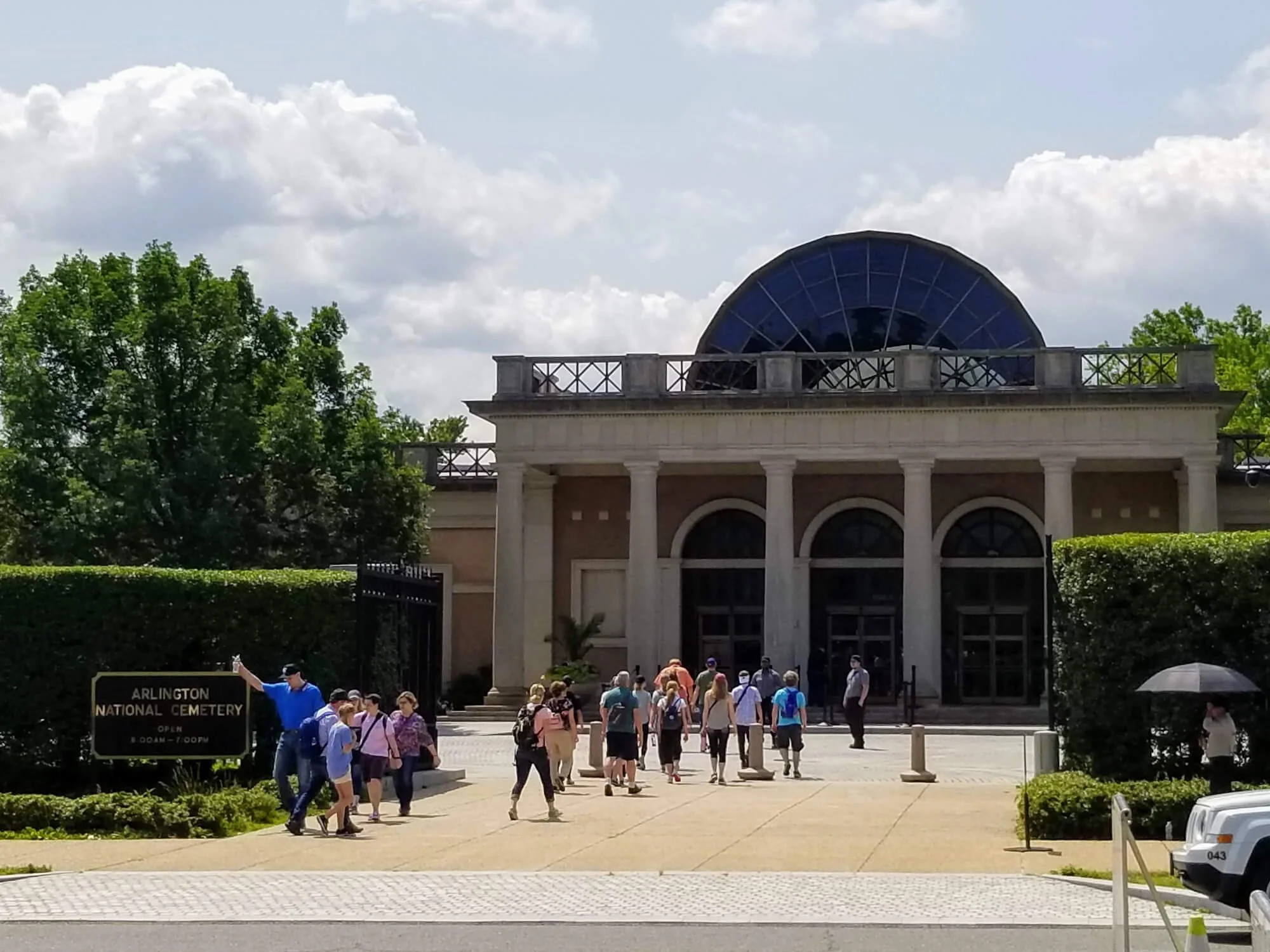 How To Visit Arlington National Cemetery During A Layover At Reagan ...