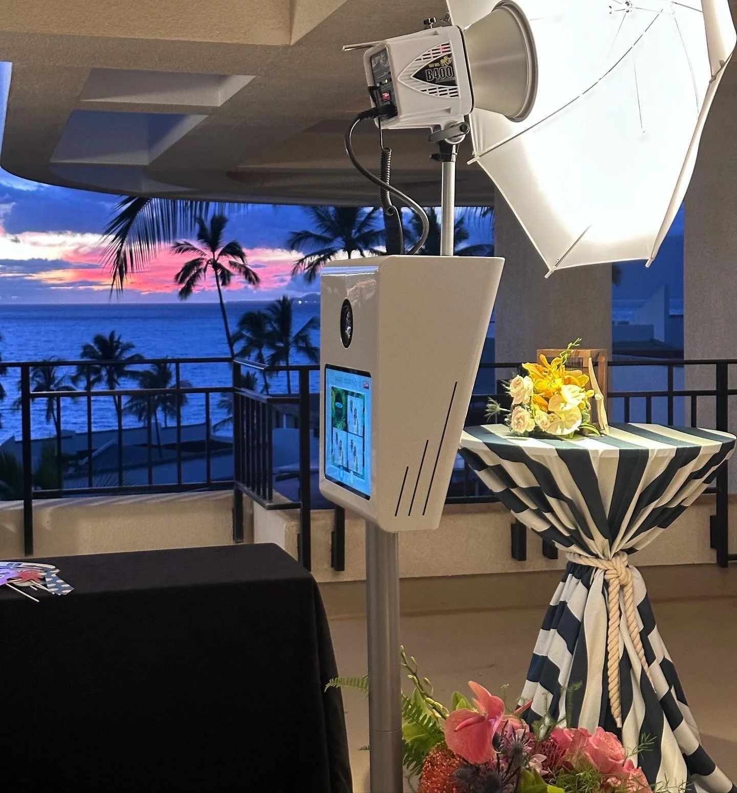 Modern Luxury Photobooth Rentals for Maui Hawaii | Spotlight Photobooth ...