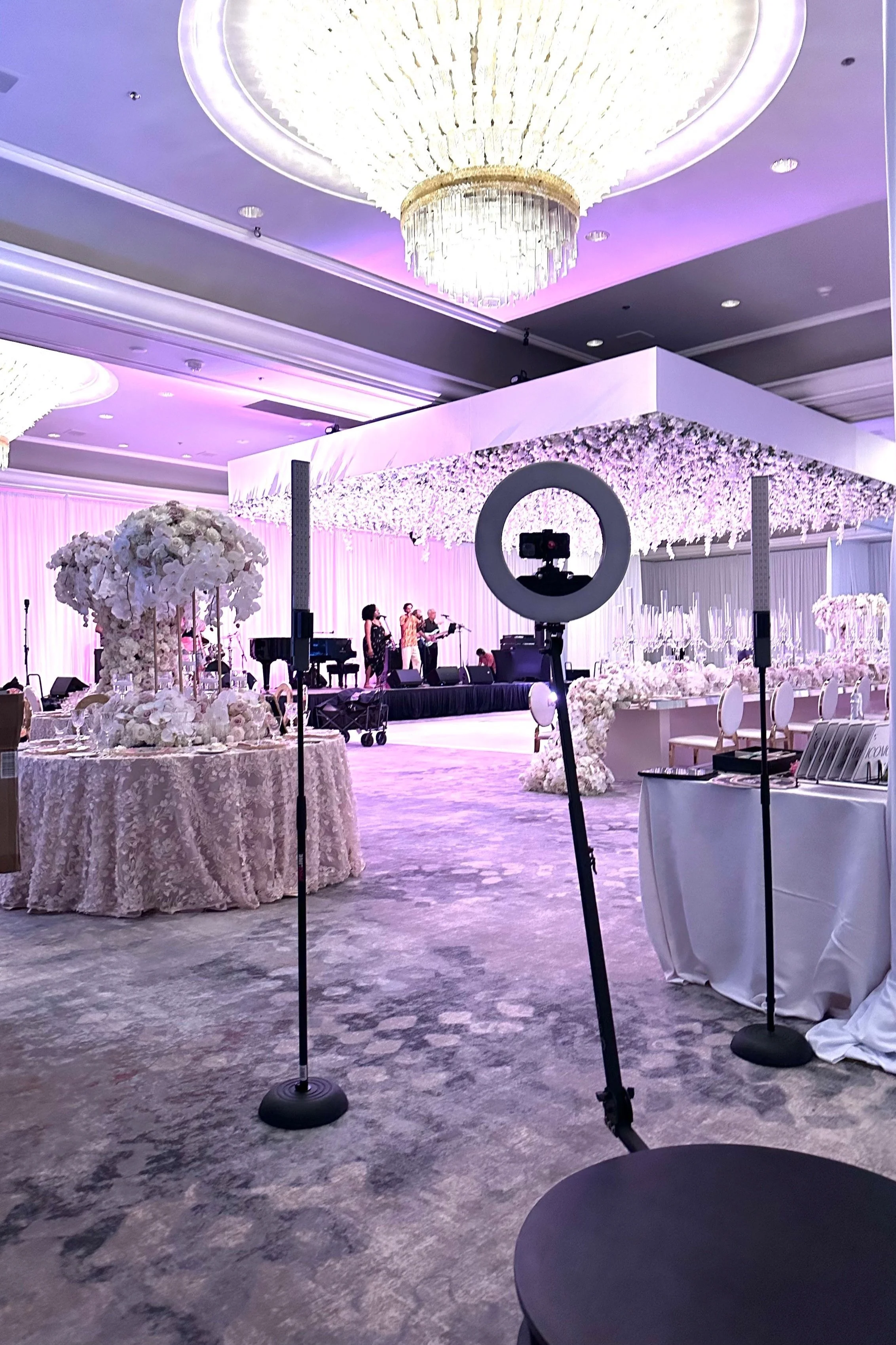 Modern Luxury Photobooth Rentals for Maui Hawaii | Spotlight Photobooth ...