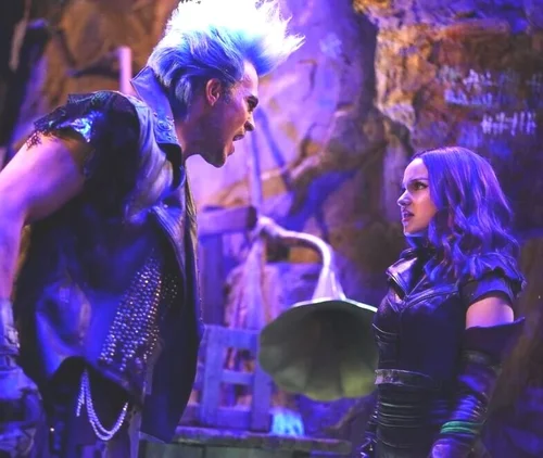 The Classic Disney Influences in the Costumes of "Descendants ...