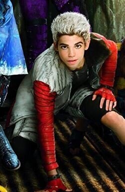 The Classic Disney Influences in the Costumes of "Descendants ...