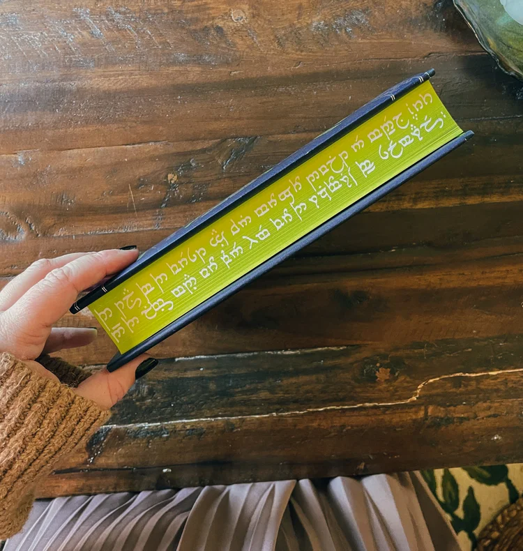 Inside Look at the New Illustrated Edition of The Silmarillion (Video ...