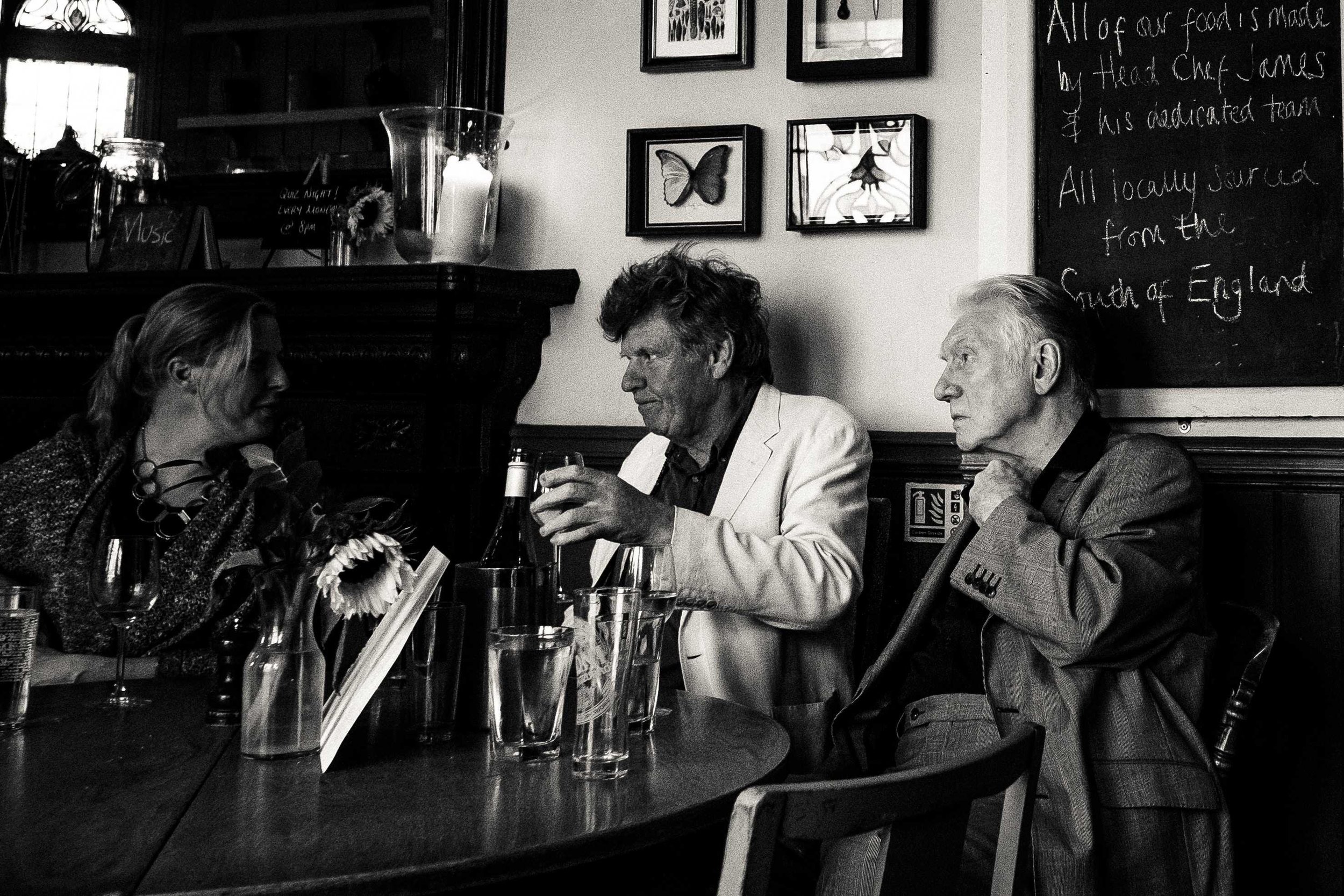 How To Join Any Conversation Without Feeling Awkward — How