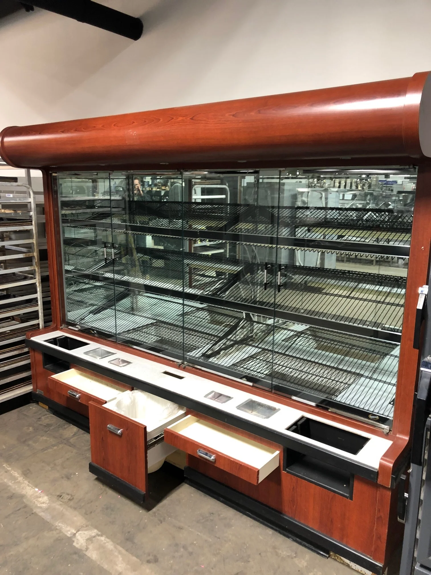 Dry Bakery Cases — DeMARTINO FIXTURES