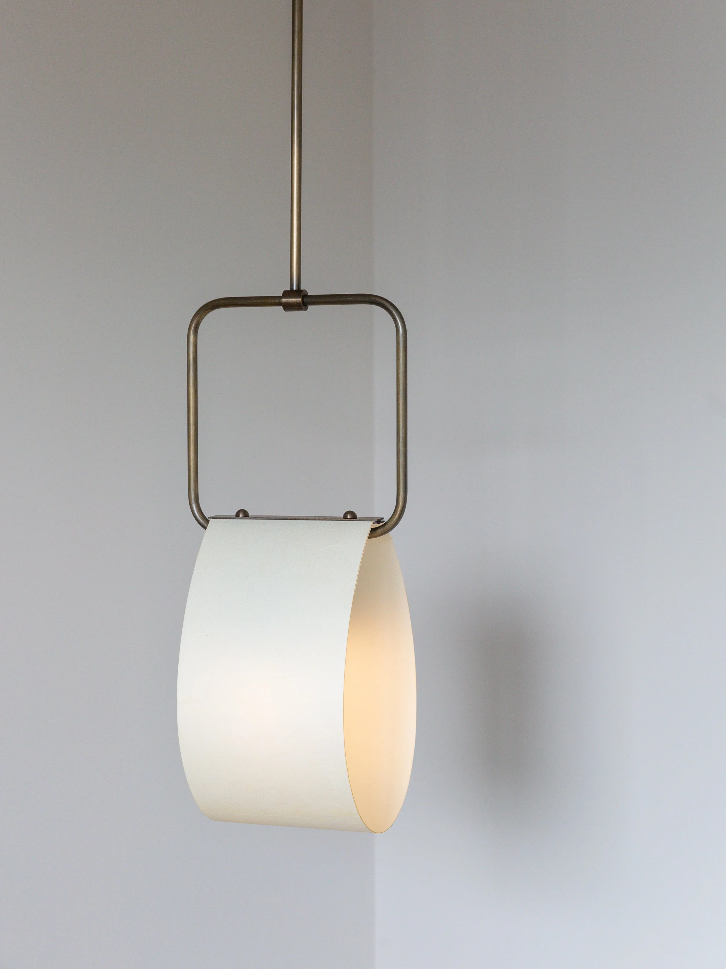Materia Loop Lighting | I Pendant | Parchment and Brass