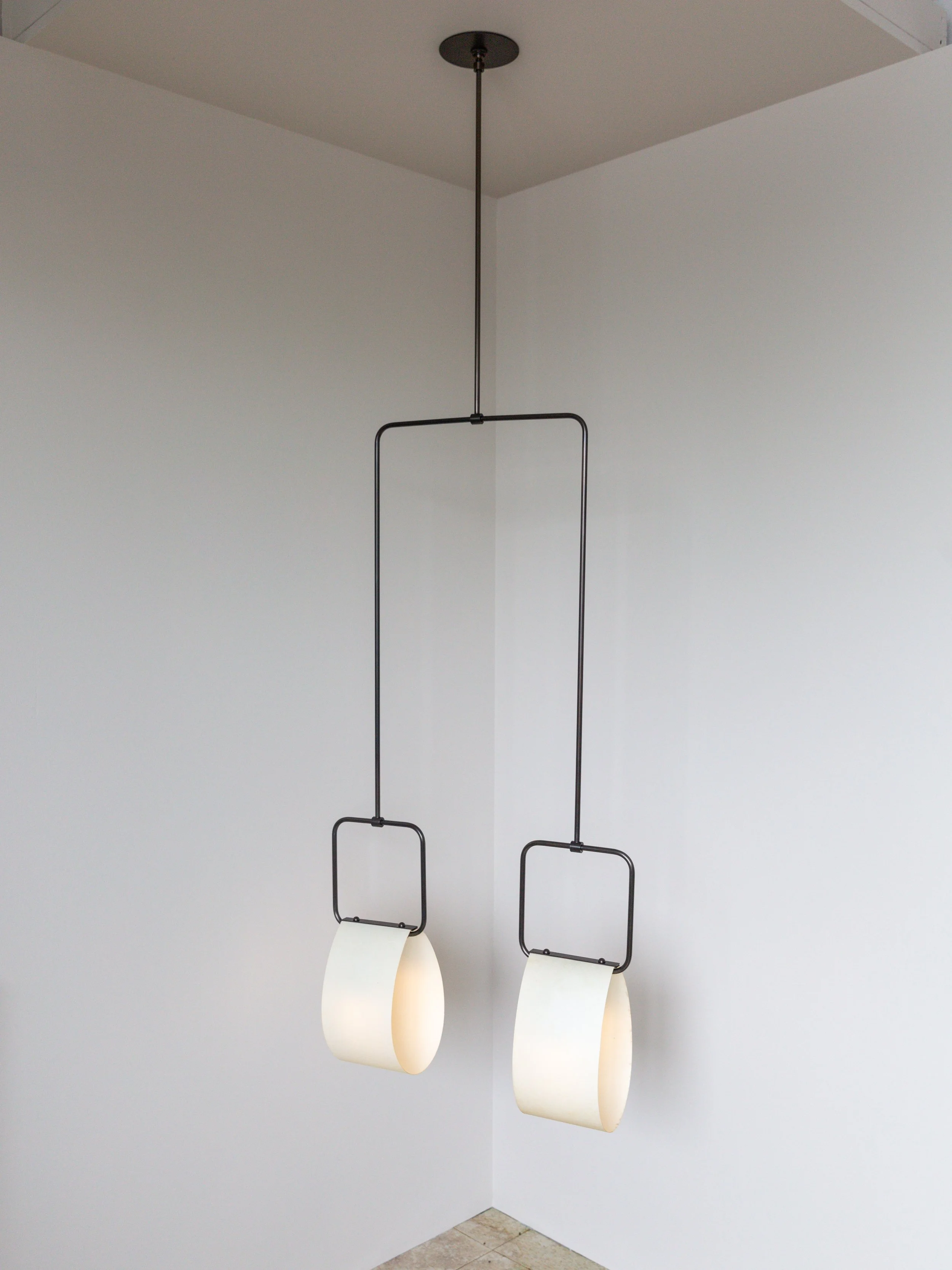 Materia Loop Lighting | II Chandelier | Parchment and Brass