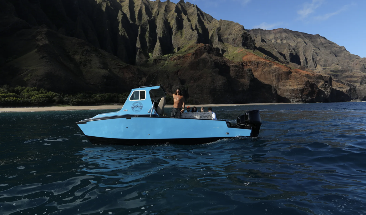Catamaran built for comfort and strength — Komohana Charters