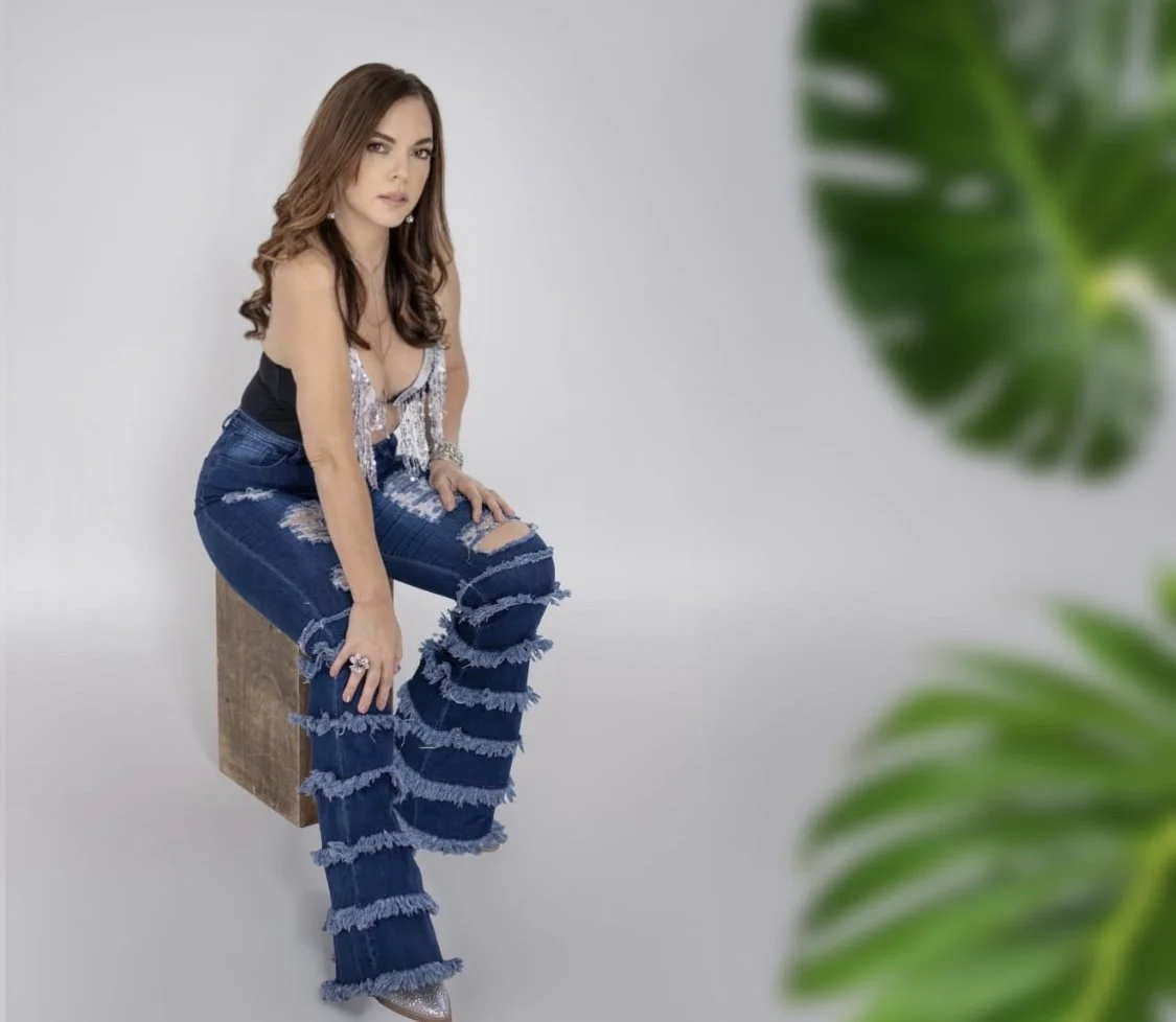 La cantautora Maribel Santos lanza sencillo navideño que invita a la ...