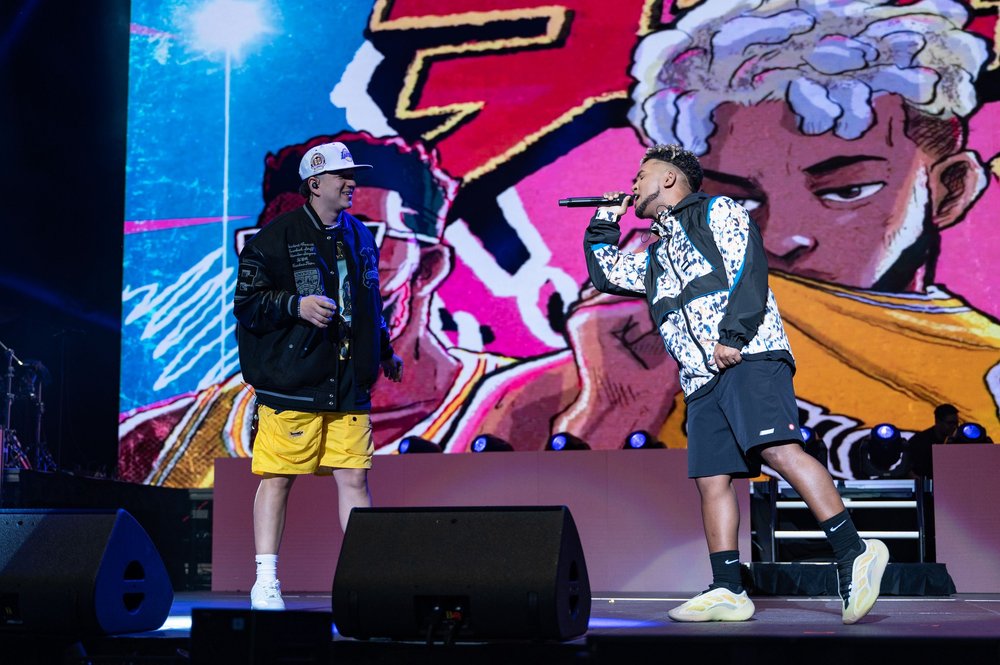 Majestuosa presentación de Redimi2 en su concierto “Rompiendo Fest” en ...