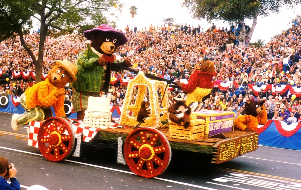 Floats from 1971 - 1980 — Cal Poly Rose Float