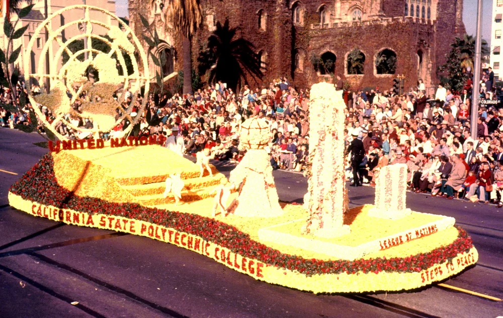 Floats from 1949 - 1960 — Cal Poly Rose Float