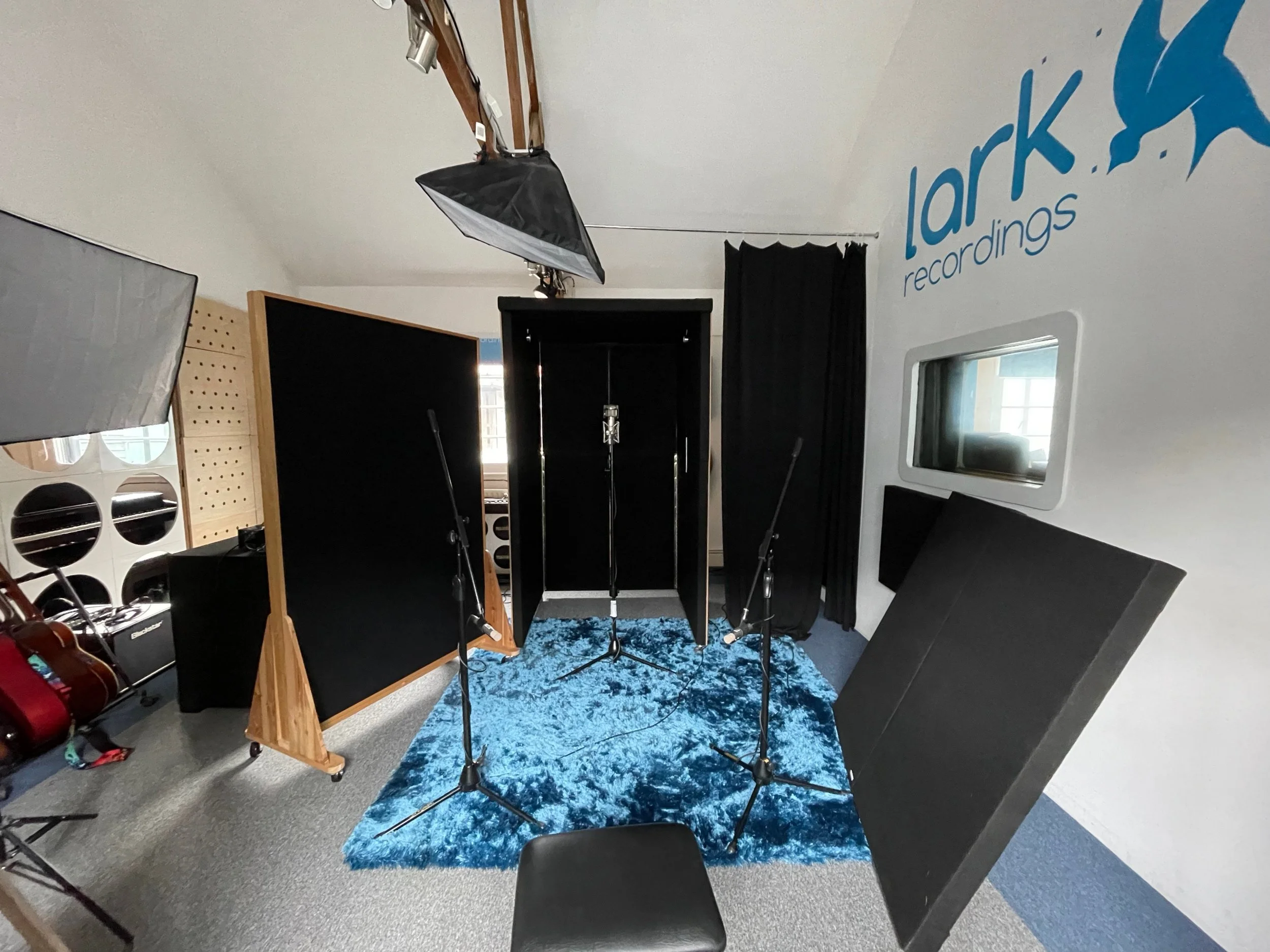 https://www.larkstudiosguildford.com/home