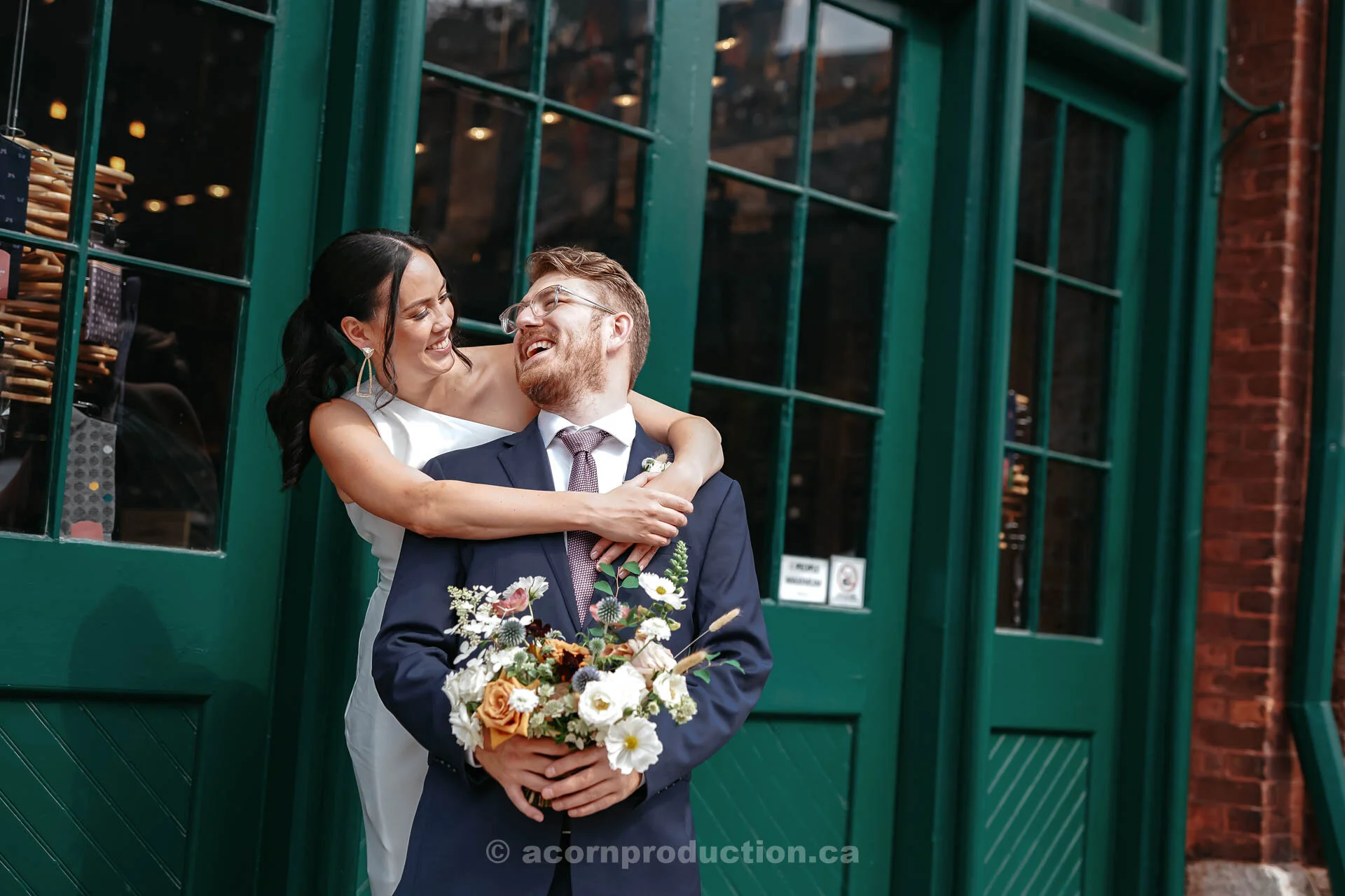 A casual outdoor wedding at the distillery district in Toronto ...