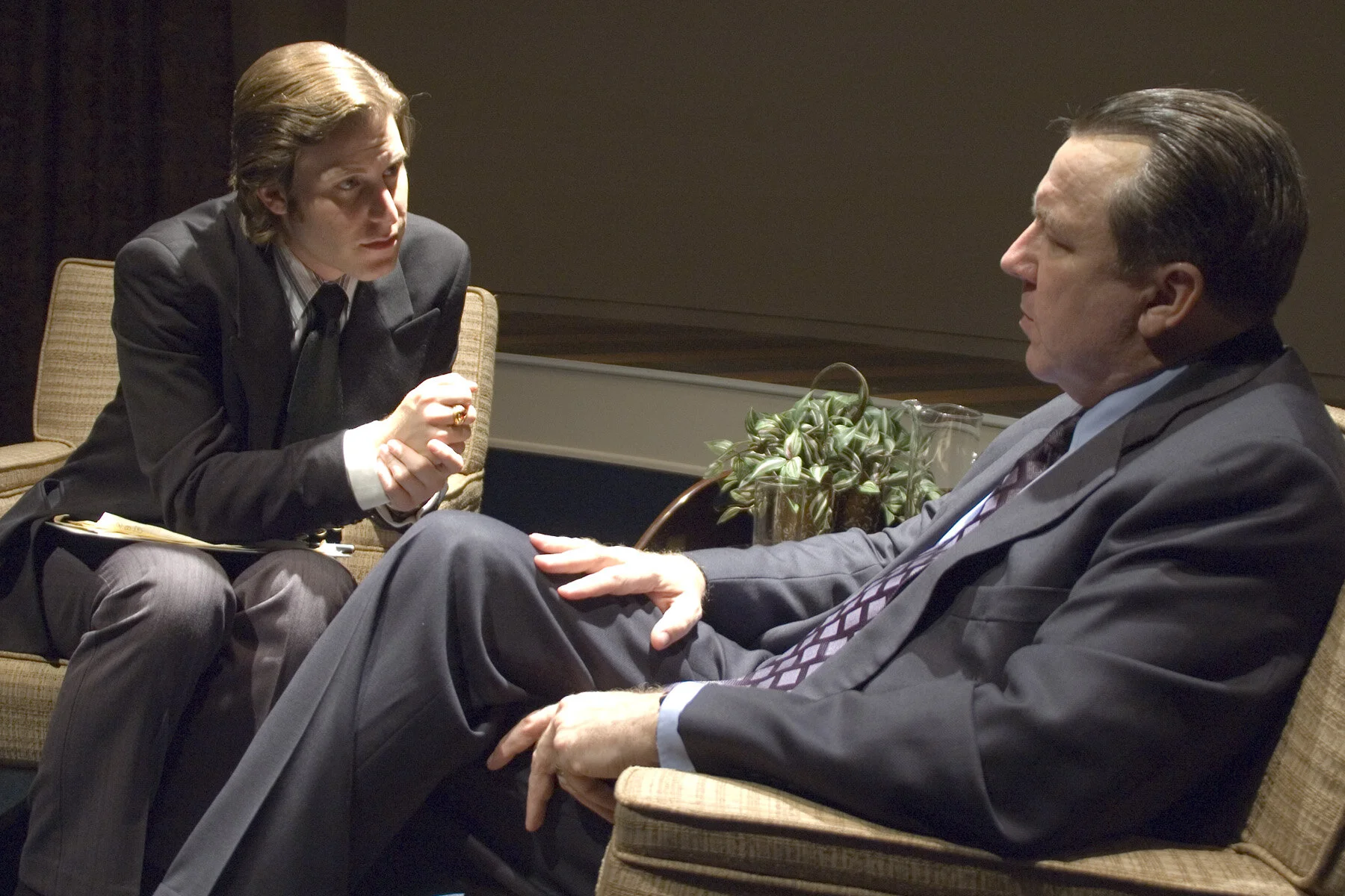 'Frost/Nixon' movie review: Frank Langella commands as Richard Nixon ...