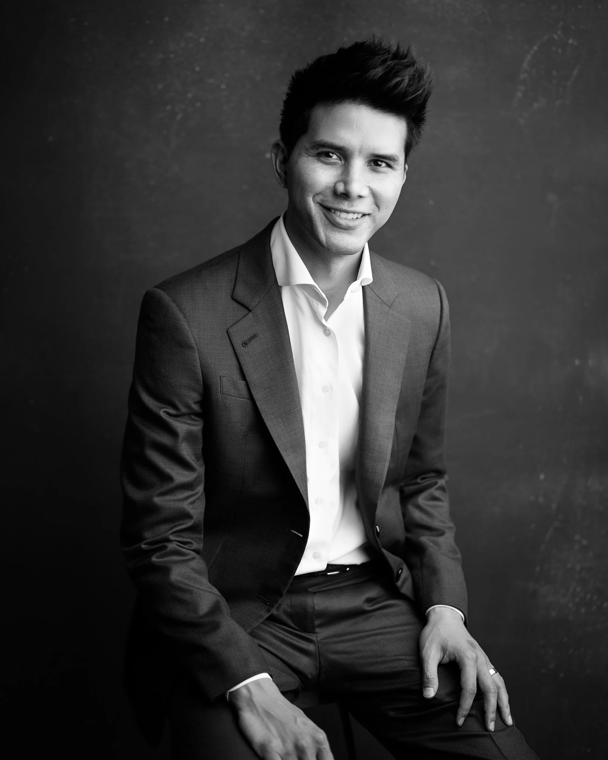 Should Your Headshot Be in Color or Black & White?