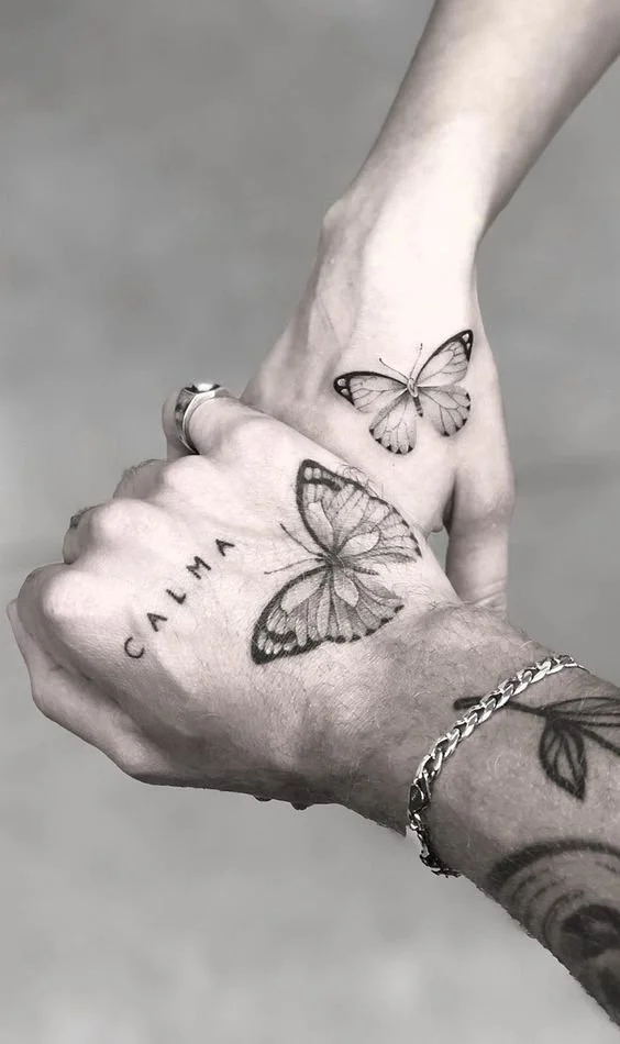 34 Idee di Tatuaggi sulle Mani: Migliore Idee e Design