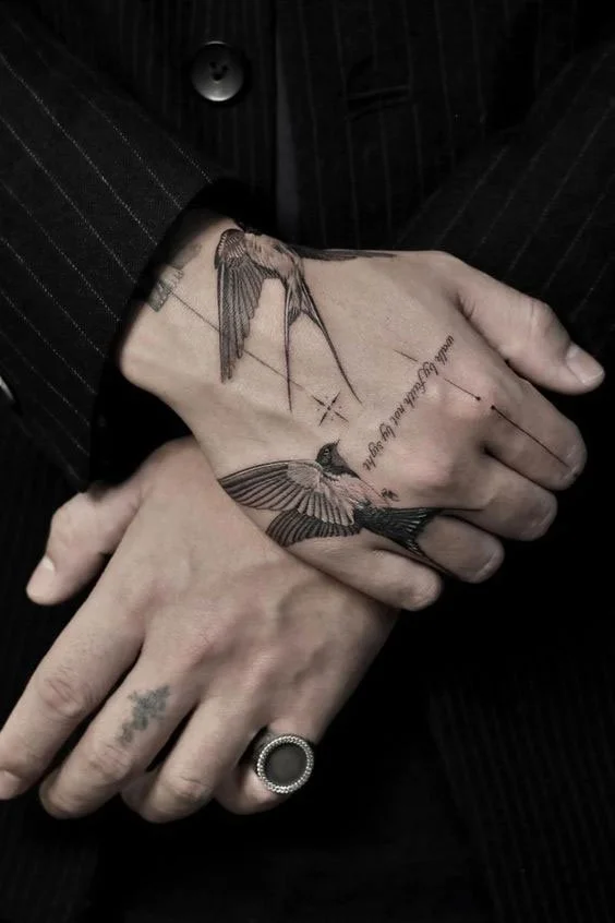 34 Idee di Tatuaggi sulle Mani: Migliore Idee e Design