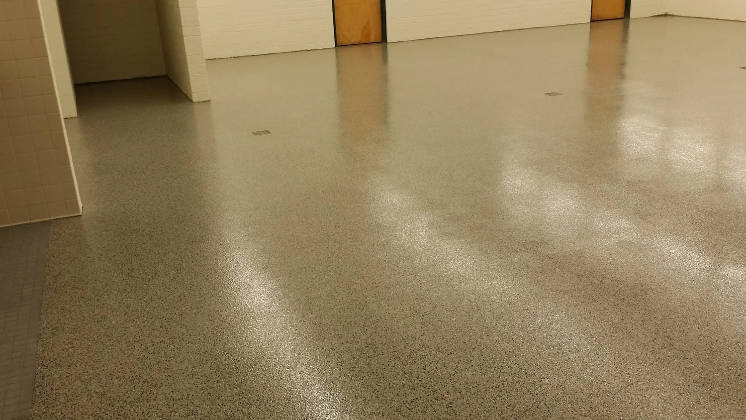 Commercial Flooring — Durable. Modern. Seamless.