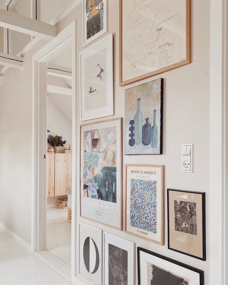 4 Ways To Select Art + Objects for a Gallery Art Wall Like Chrissy ...