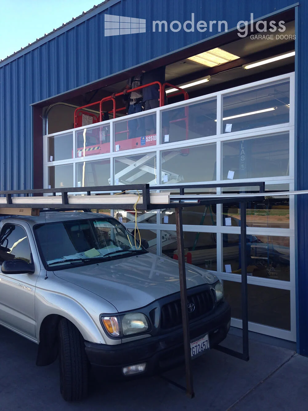 Modern Glass Garage Doors & Storefront Glass for Restaurants ...