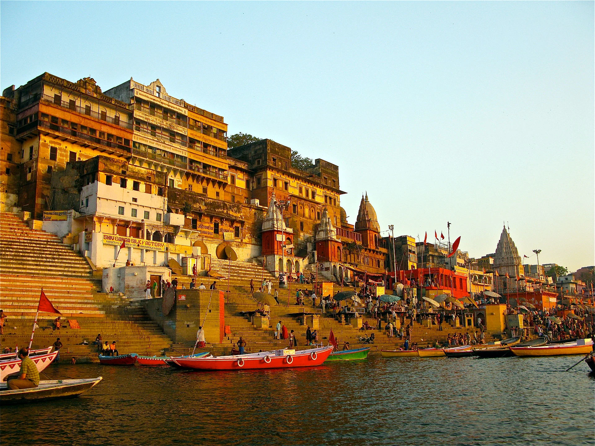 On the Streets of Varanasi — Geraint Rowland Photography