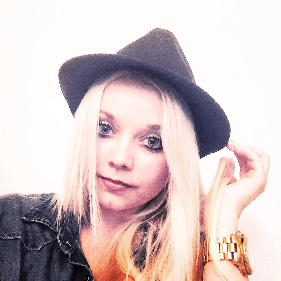 ABOUT — Lisa Laird