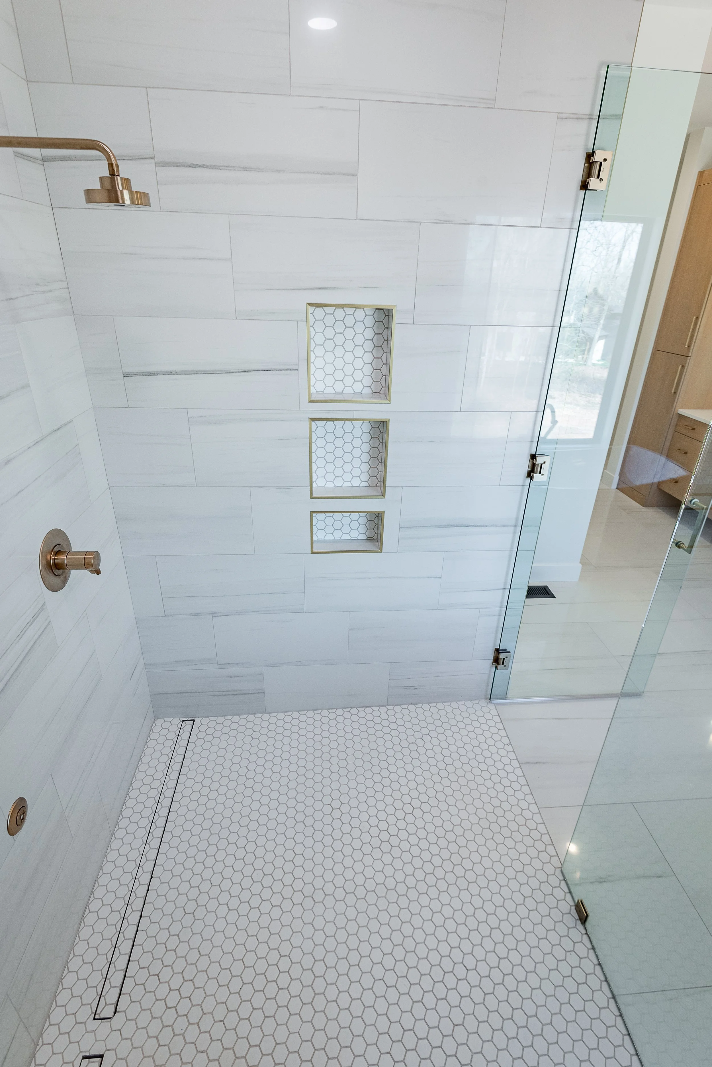 Davis: Primary — Mouery's Flooring