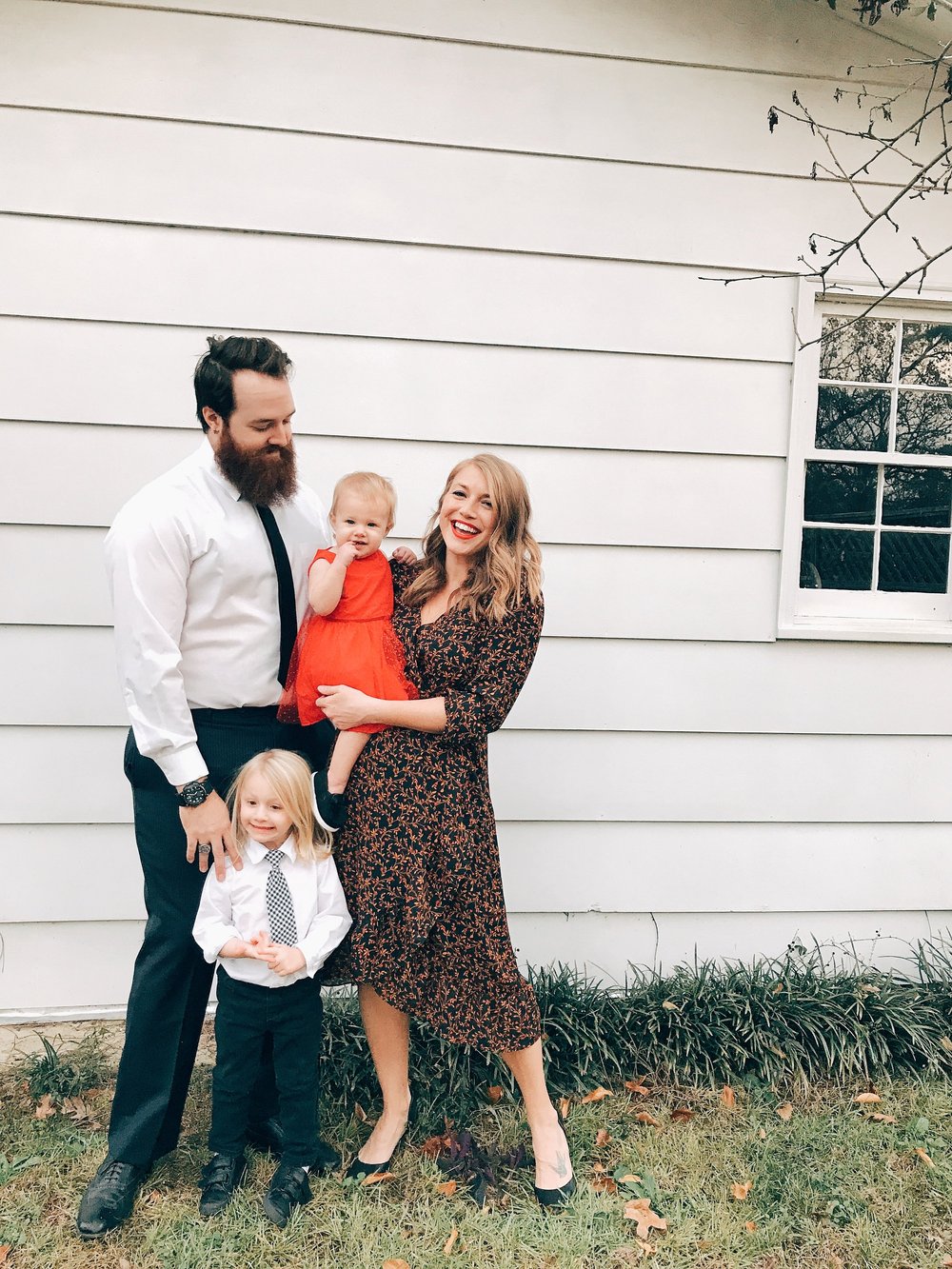 How to Dress in Coordinating Outfits for Family Pictures — Value Minded ...