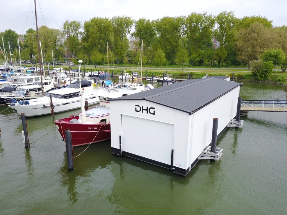 Boatlift Gallery — ALL BLUE B.V. Boatlift systems