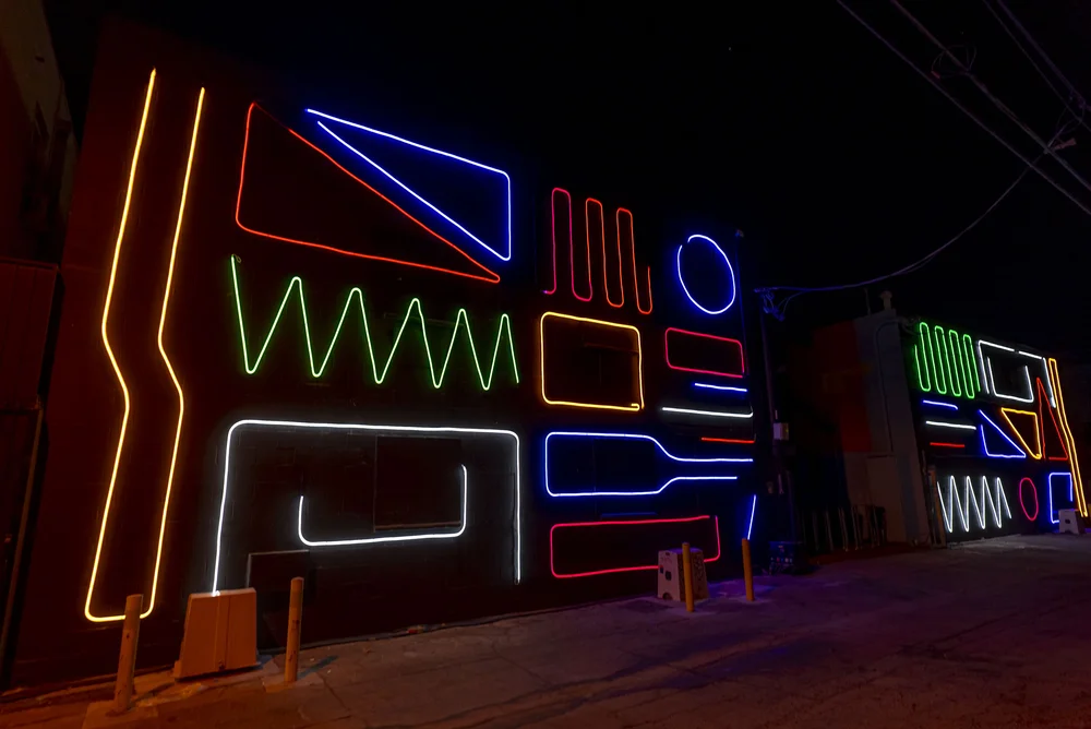 INTERACTIVE NEON MURAL IN DOWNTOWN LAS VEGAS — Justkids