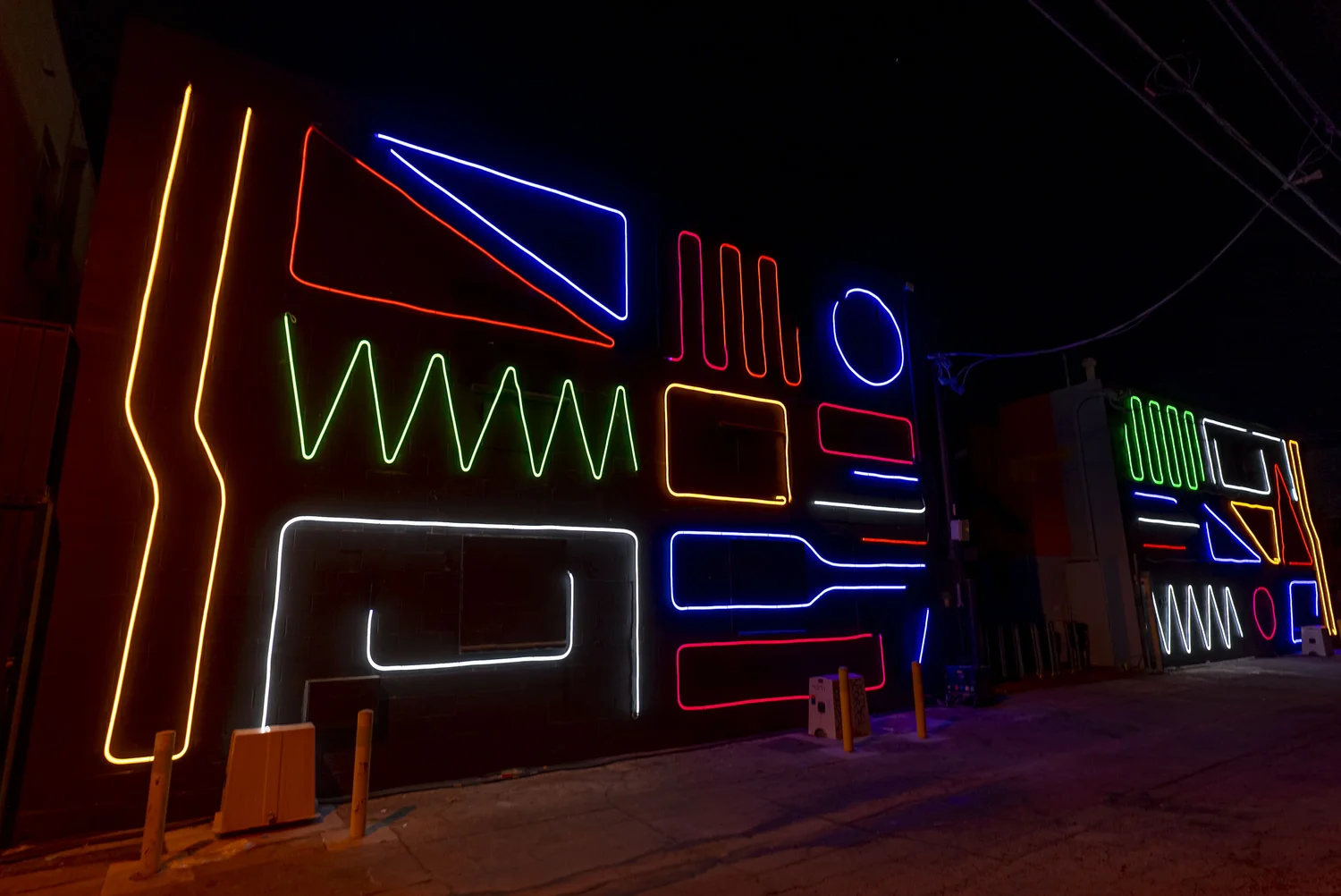 INTERACTIVE NEON MURAL IN DOWNTOWN LAS VEGAS — Justkids