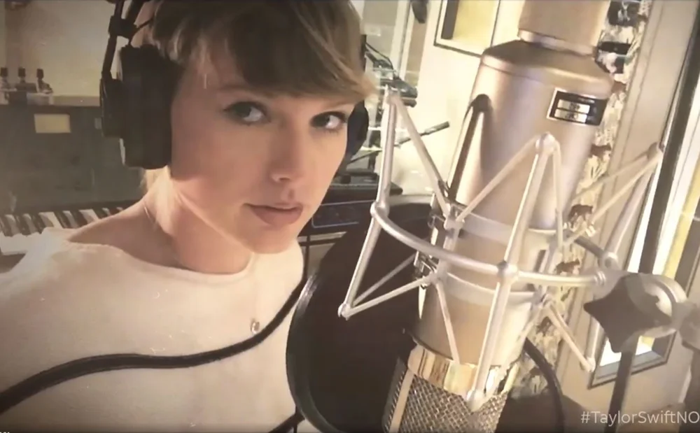 What Microphone Does Taylor Swift Use? — Acoustic Nature