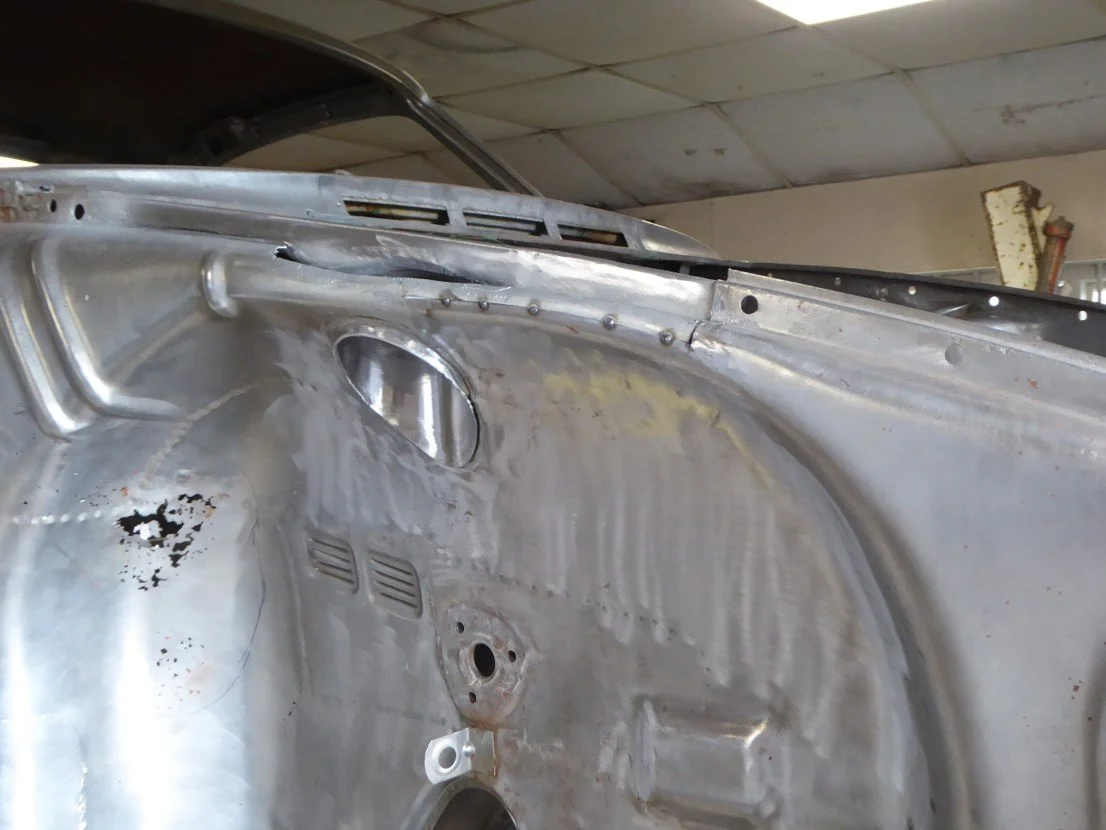 RHF inner Wing: Repairs Under Way — Restoration — 1970 Porsche 911 S
