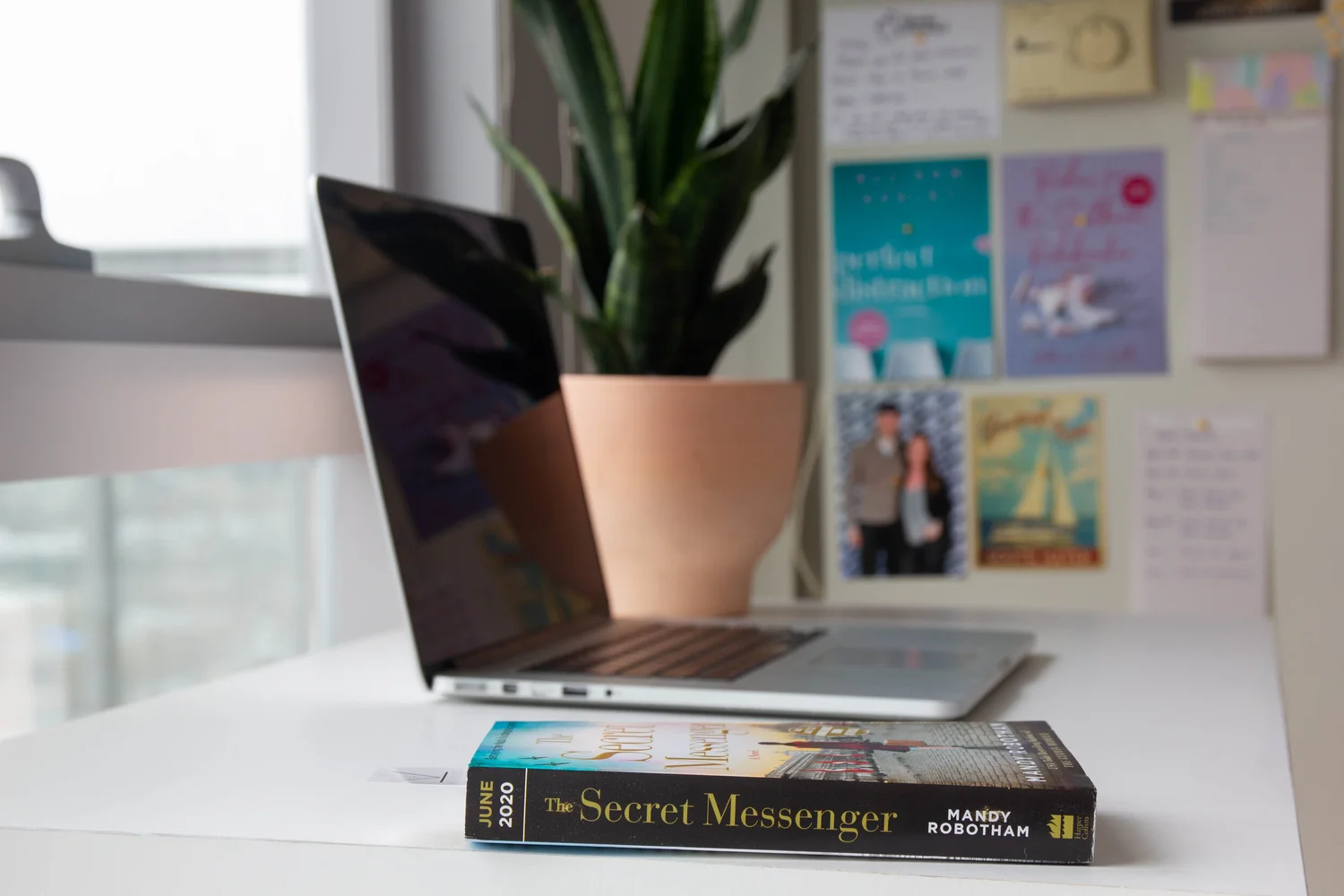 Book Feature - The Secret Messenger by Mandy Robotham