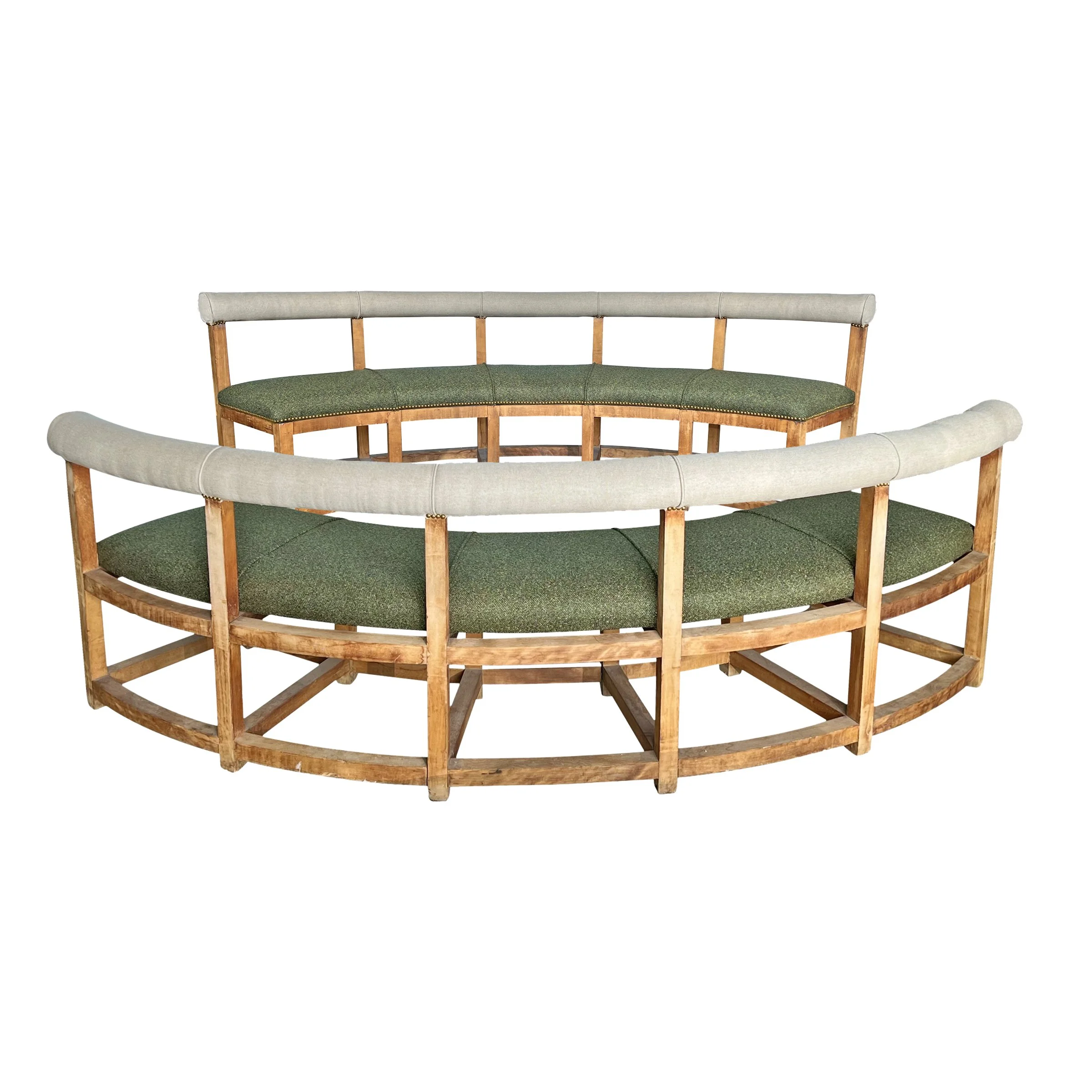 SEATING — RIGHT | PROPER