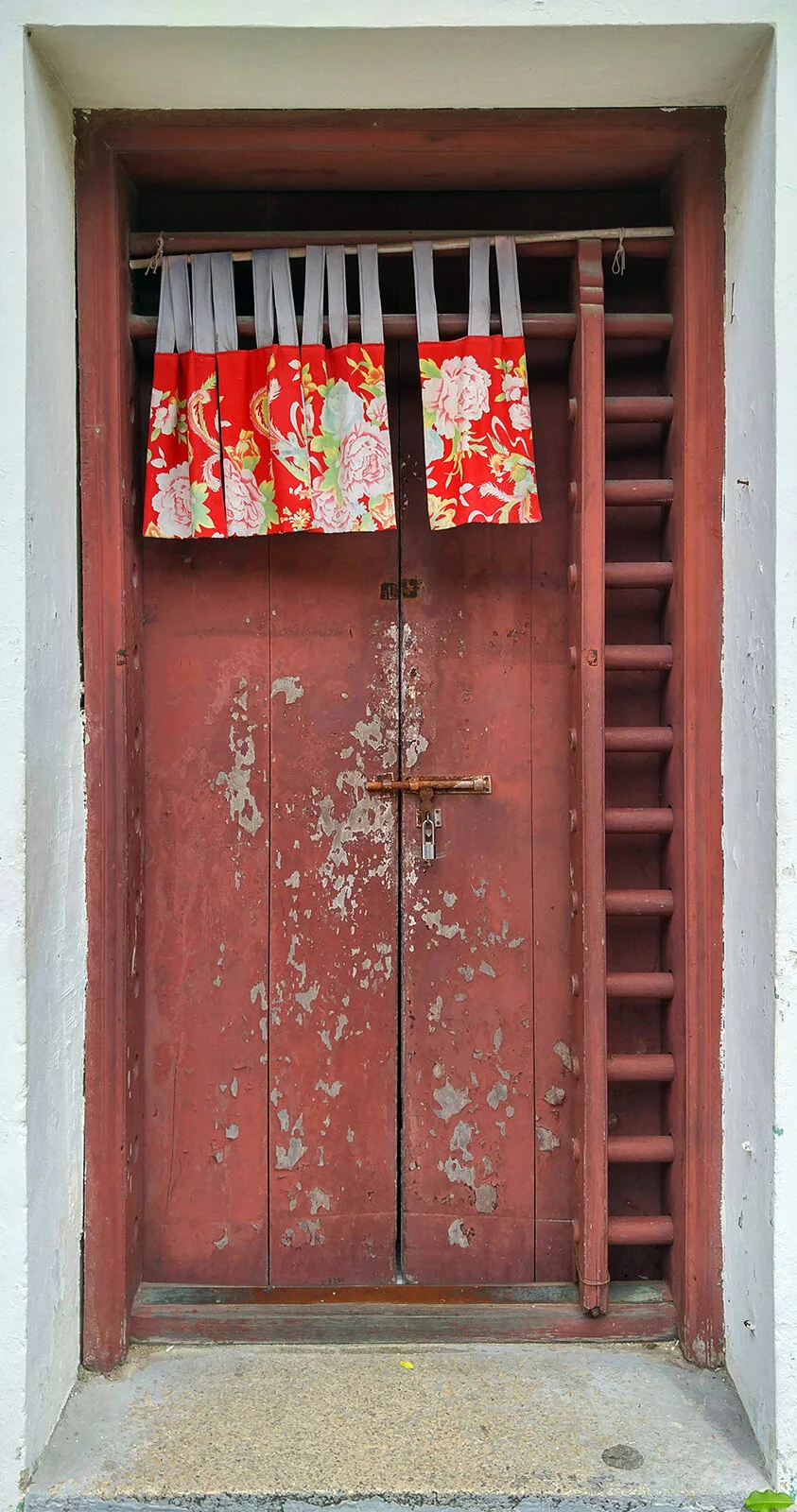 Hong Kong Doors ~ Walter Koditek — Cheung Chau Wave