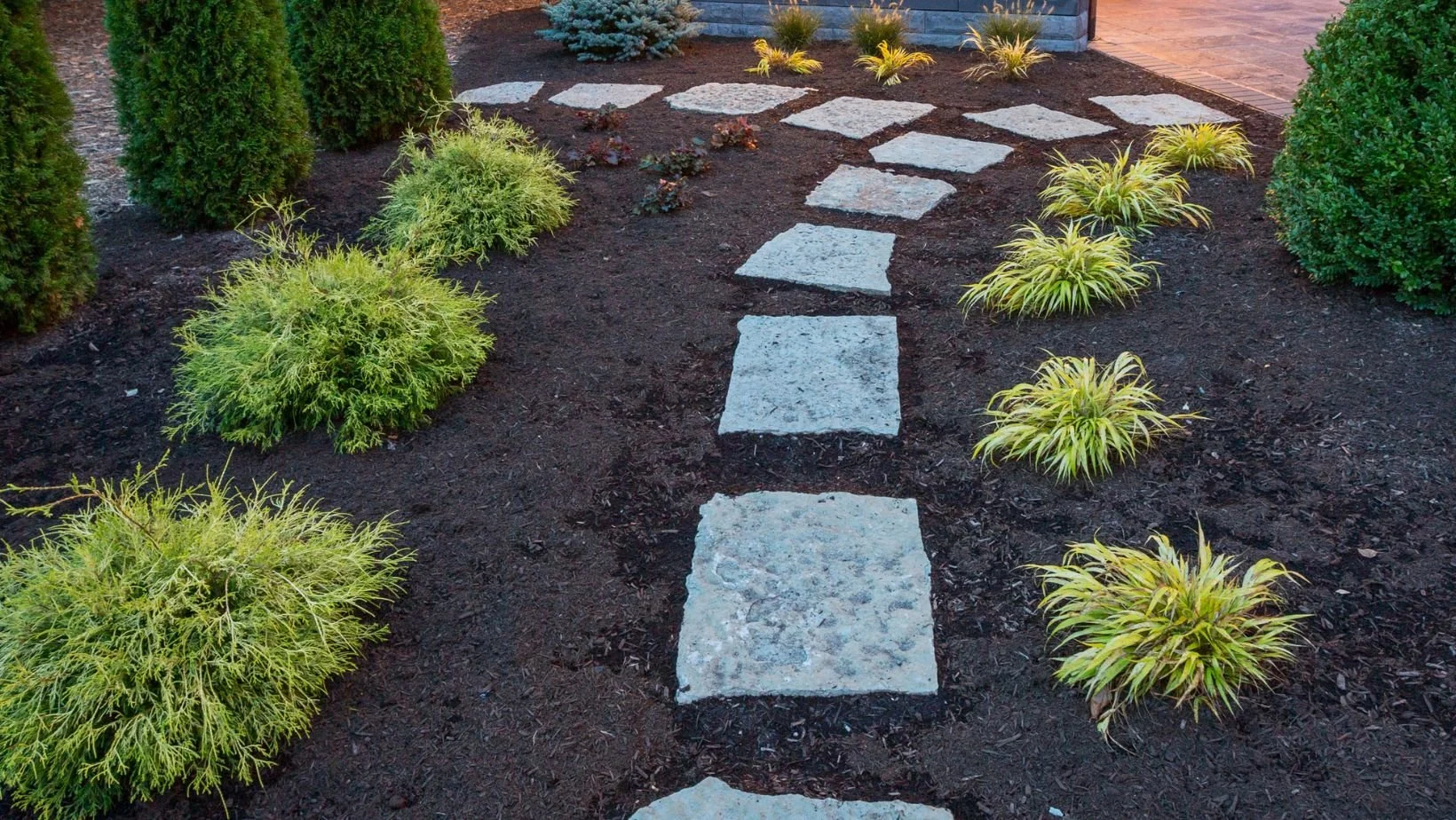 The Definitive Guide to Different Types of Mulch | Seiler’s Landscaping ...