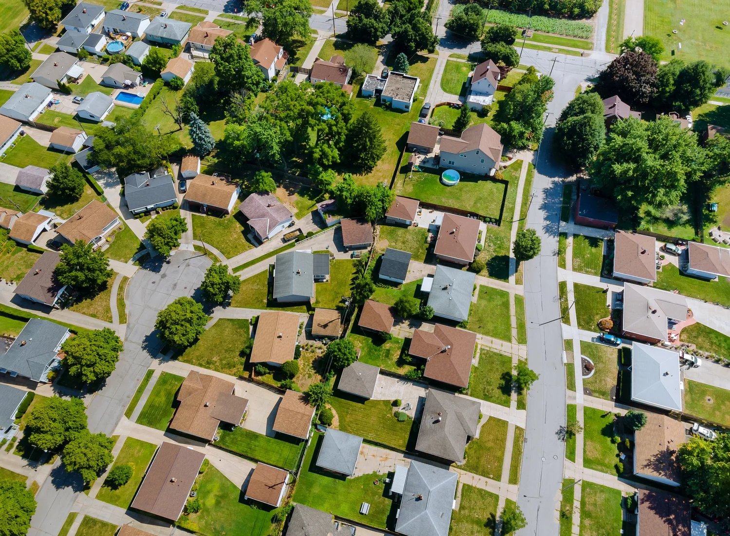 How Lower Interest Rates Drive Up House Prices: A Guide for Investors